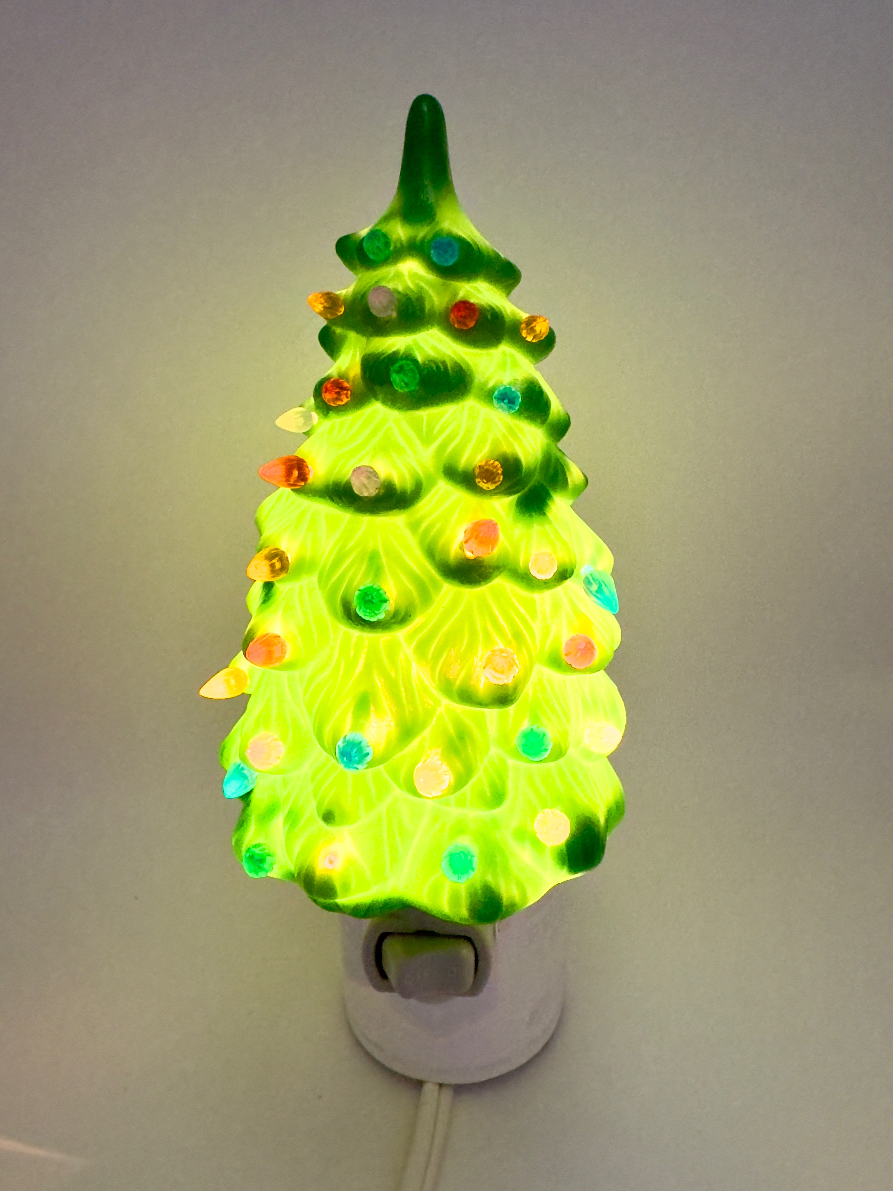 Vintage 2006 Plastic Christmas Tree Night Light, Multi-Color Bulbs ...
