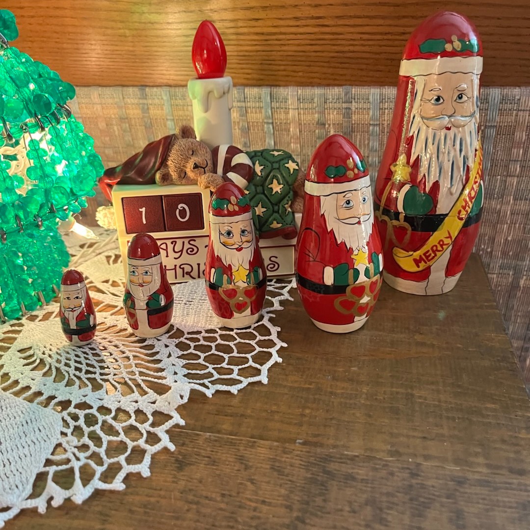 Set of 5 Santa Claus Nesting Dolls