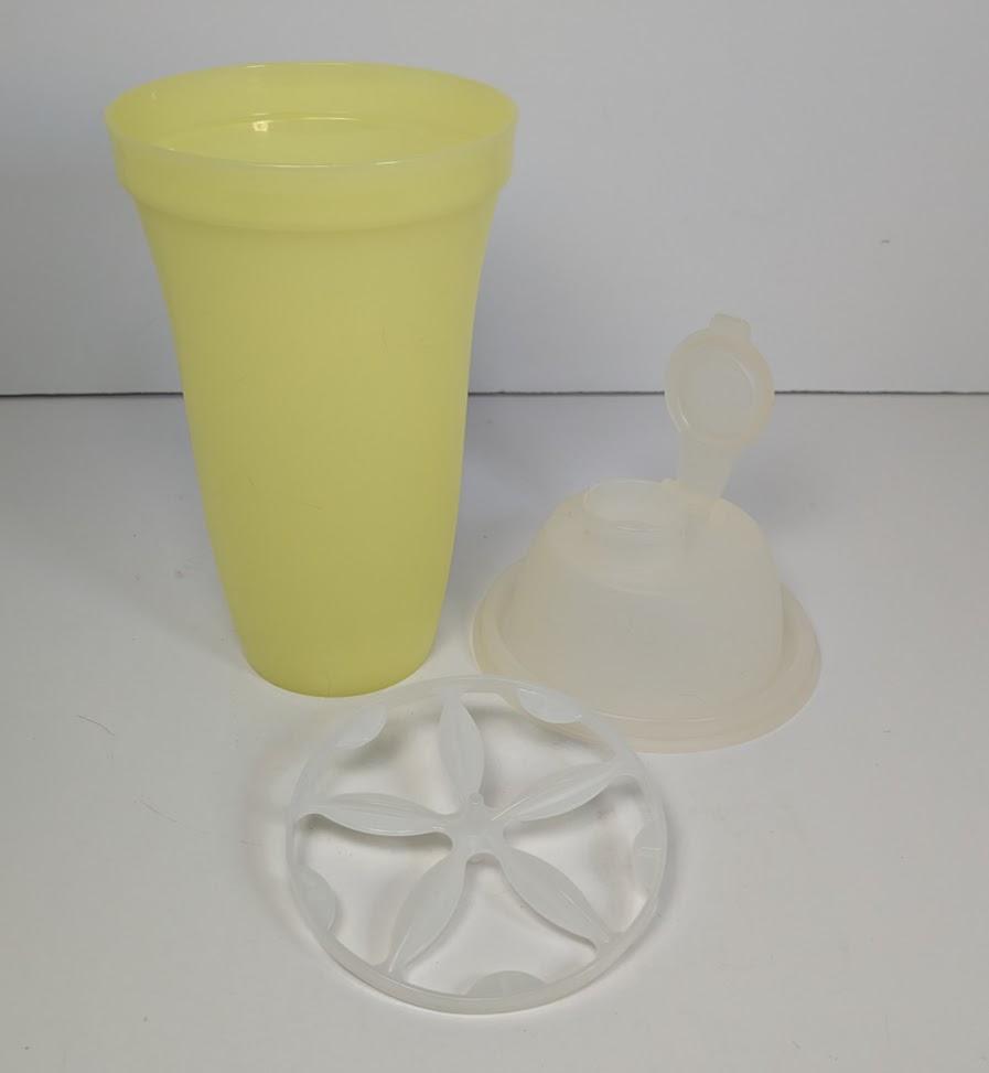 Vintage Tupperware 16oz Quick Shake Container 844 Yellow Blender Mixer