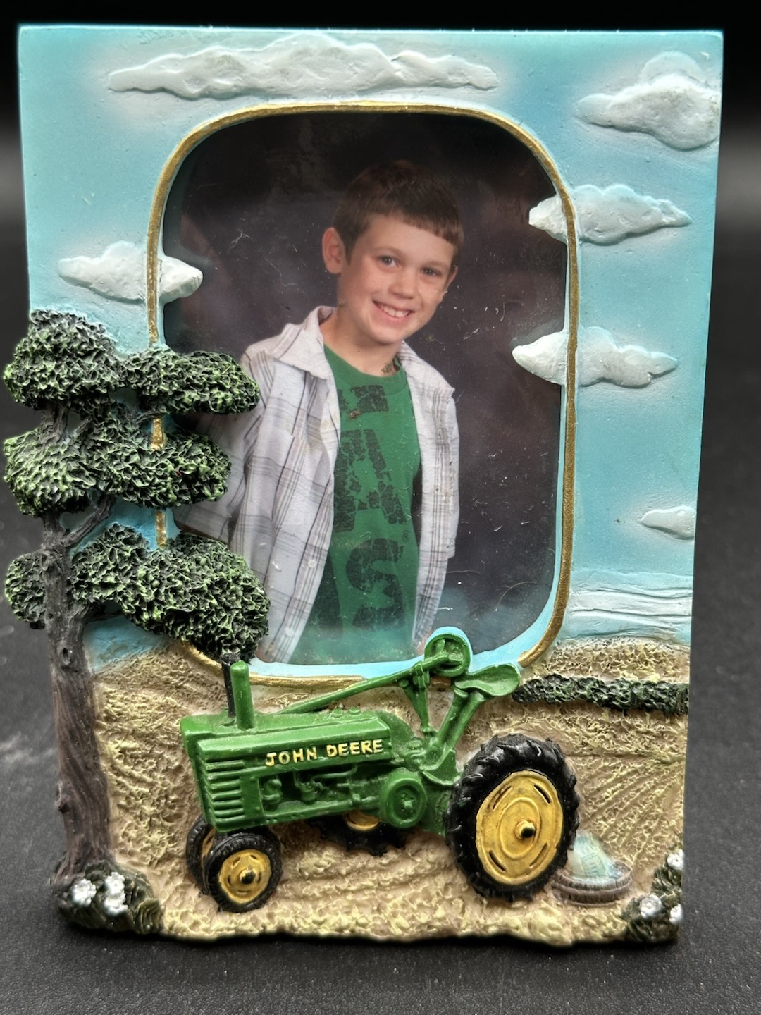 RESIN 3-D JOHN DEERE TRACTOR FRAME FOR TABLETOP (Displays2"x3" Picture ...