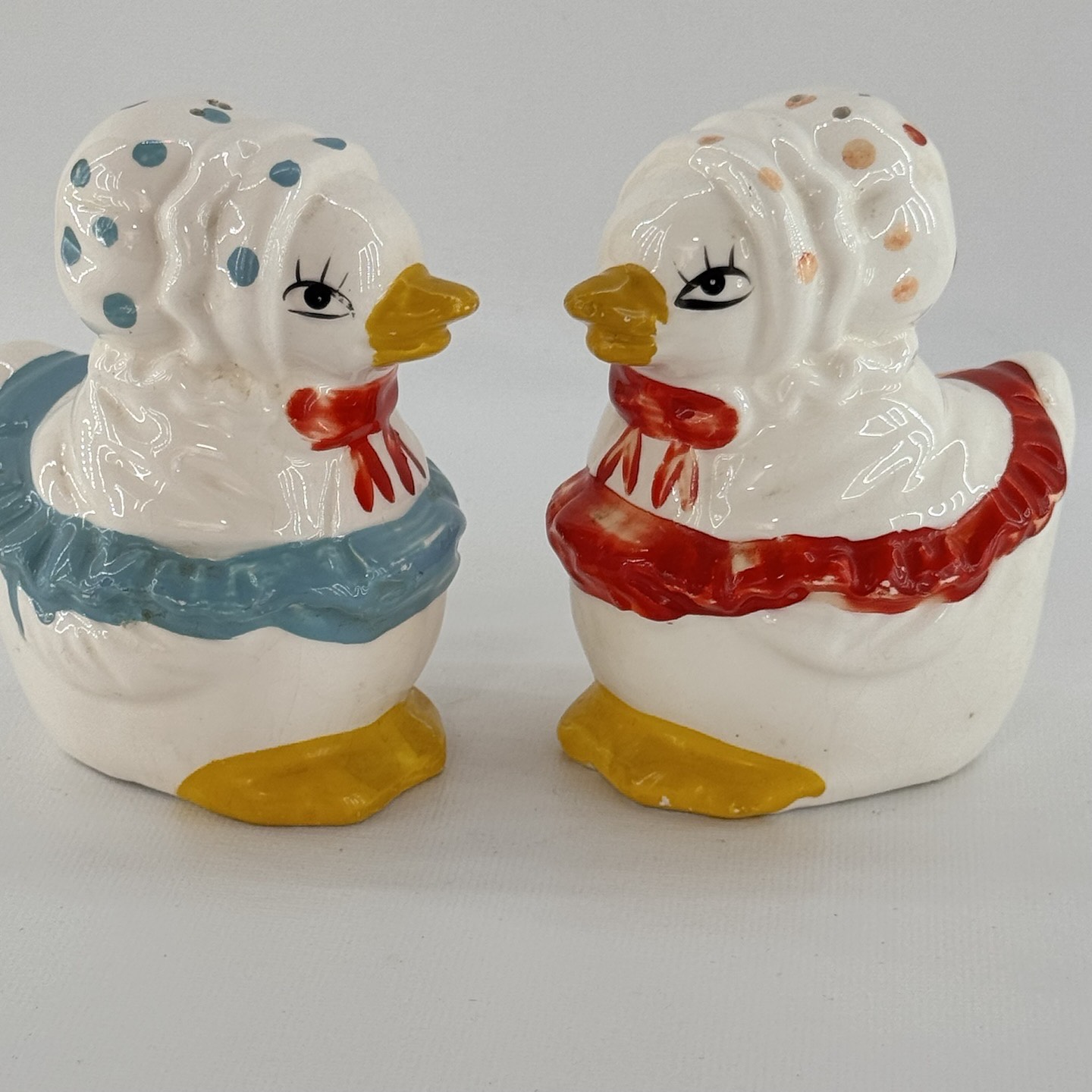Vintage Hand Painted Ducks W/ Bonnets Salt and Pepper Shakers 1987 Artmark