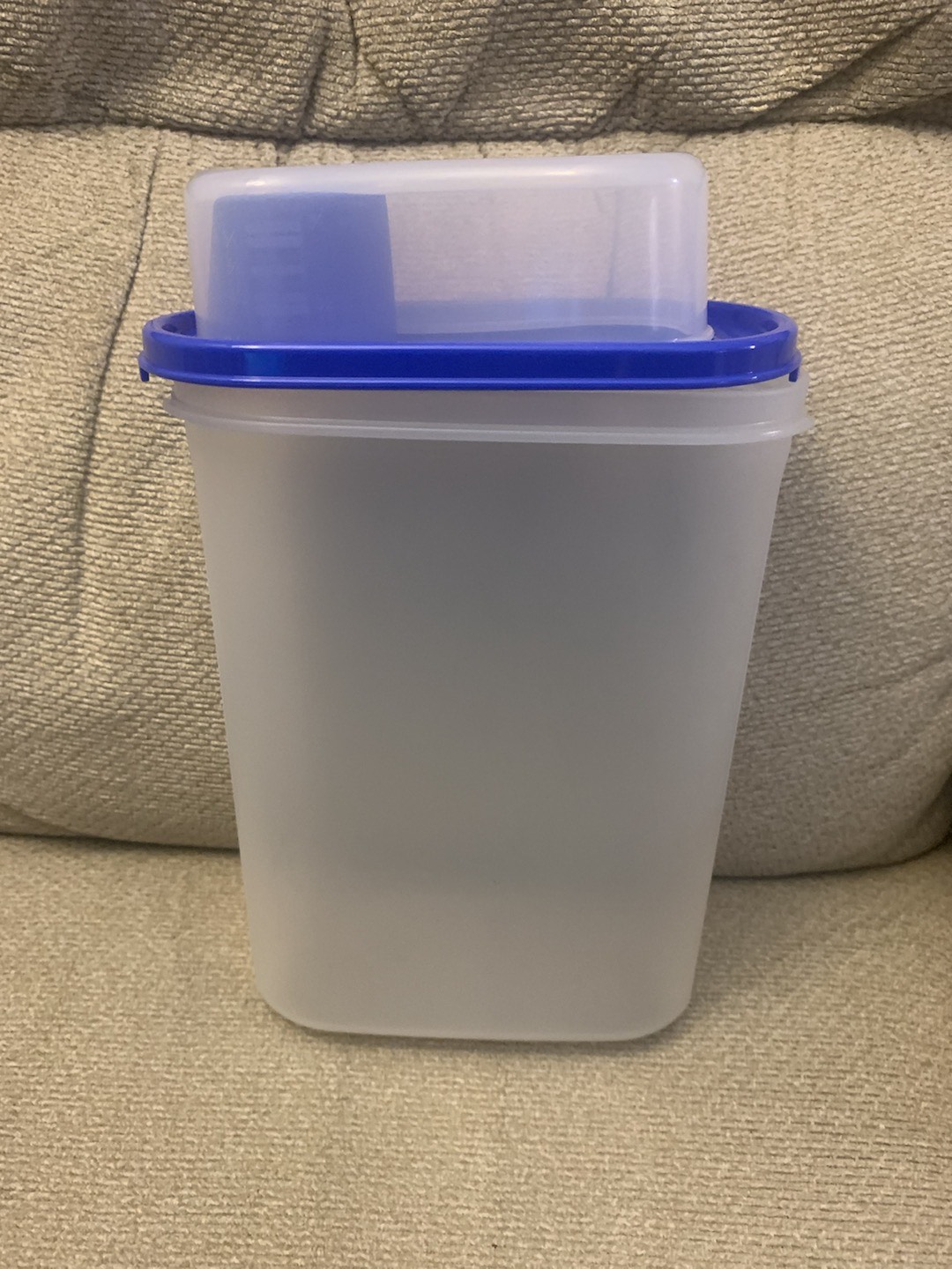 New Tupperware Oval Modular Mate With Pour Spout And Measuring Cup Blue ...