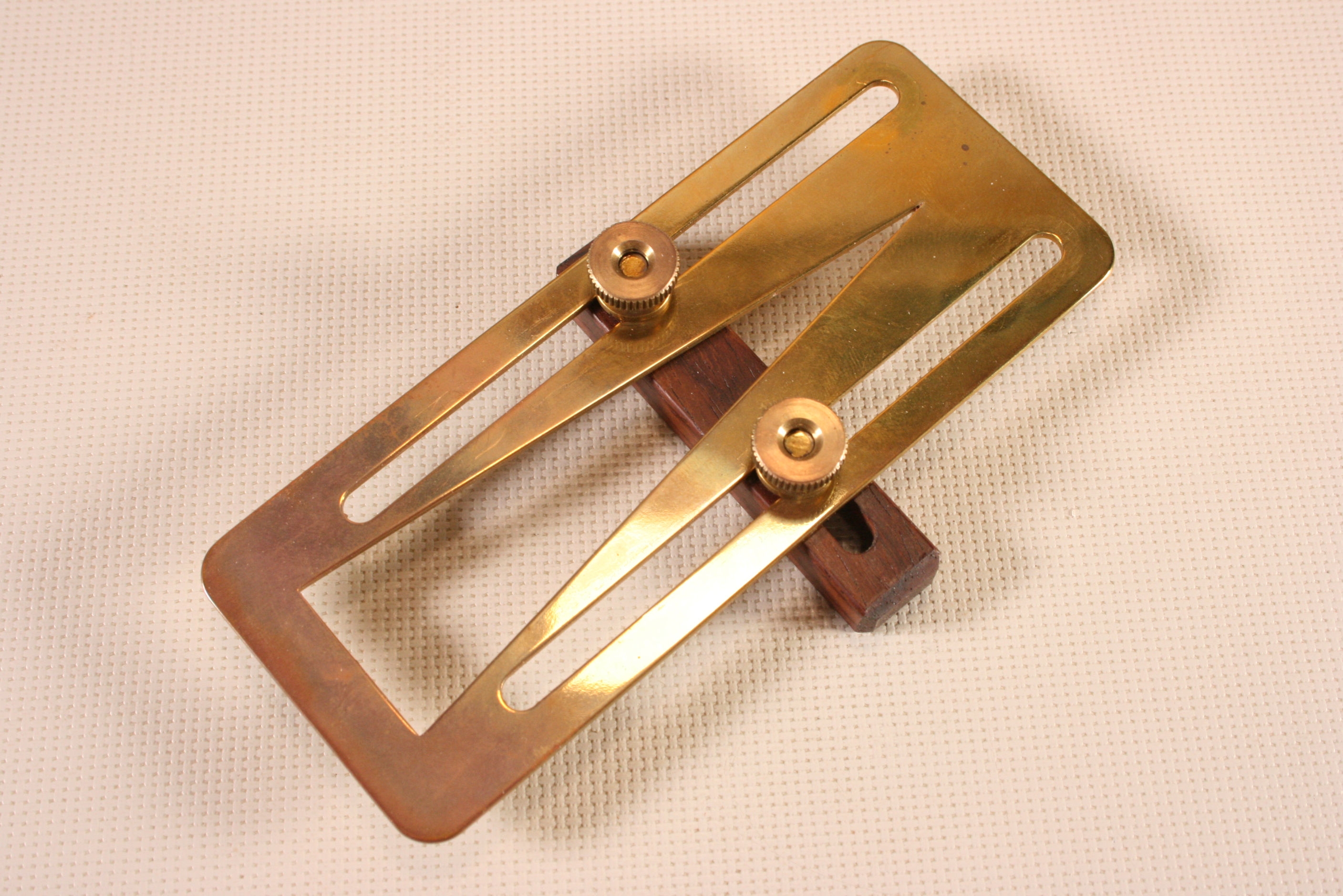 Adjustable Dovetail Layout Tool (9137)