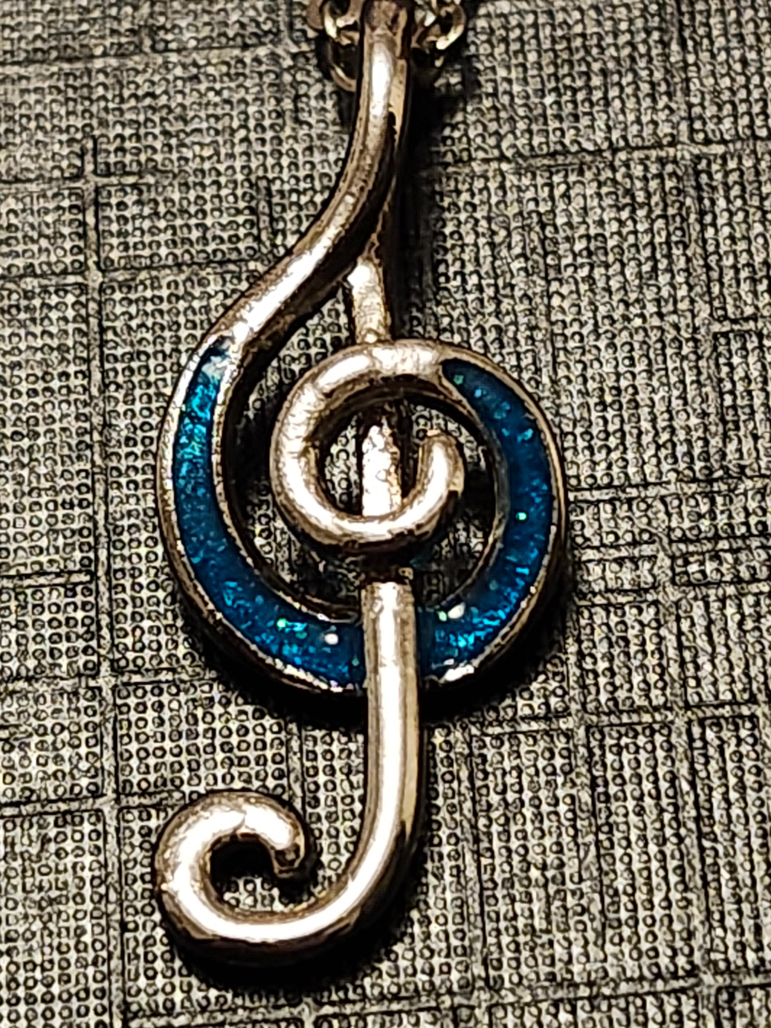 Enamel Trebel Clef On A 18 Inch Chain
