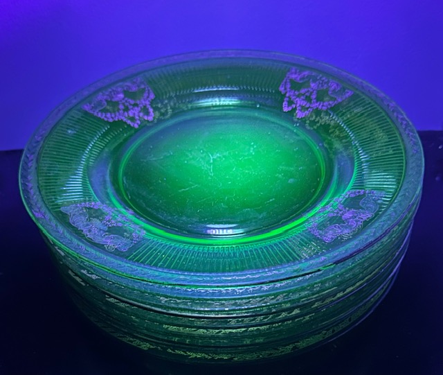 9 Vintage Uranium Glass Green Salad Dessert Plates 8" Gold Design (See ...