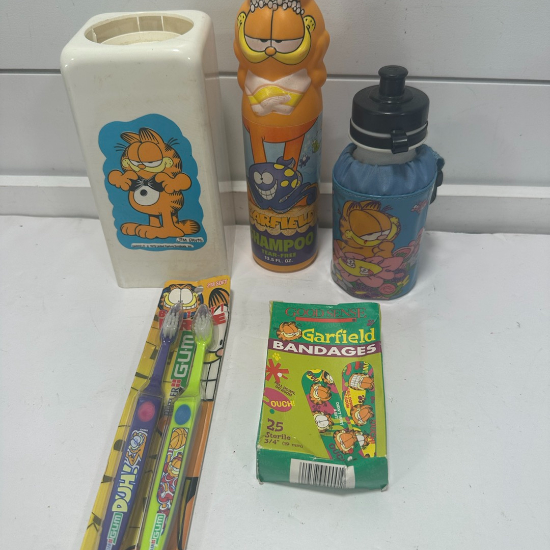 Garfield Vtg Bathroom Lot