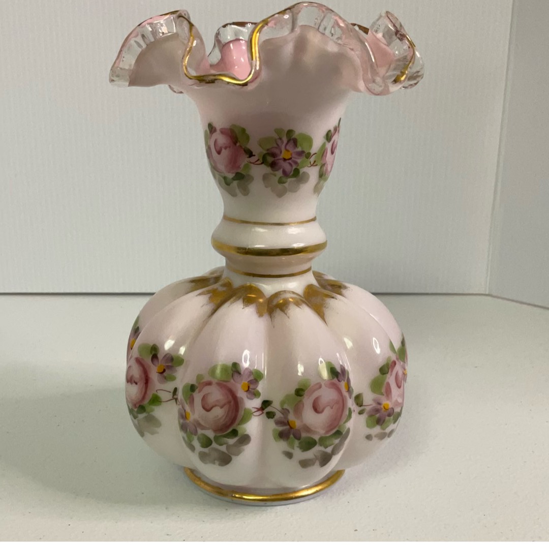 Fenton Charleton Peach Crest Melon Vase