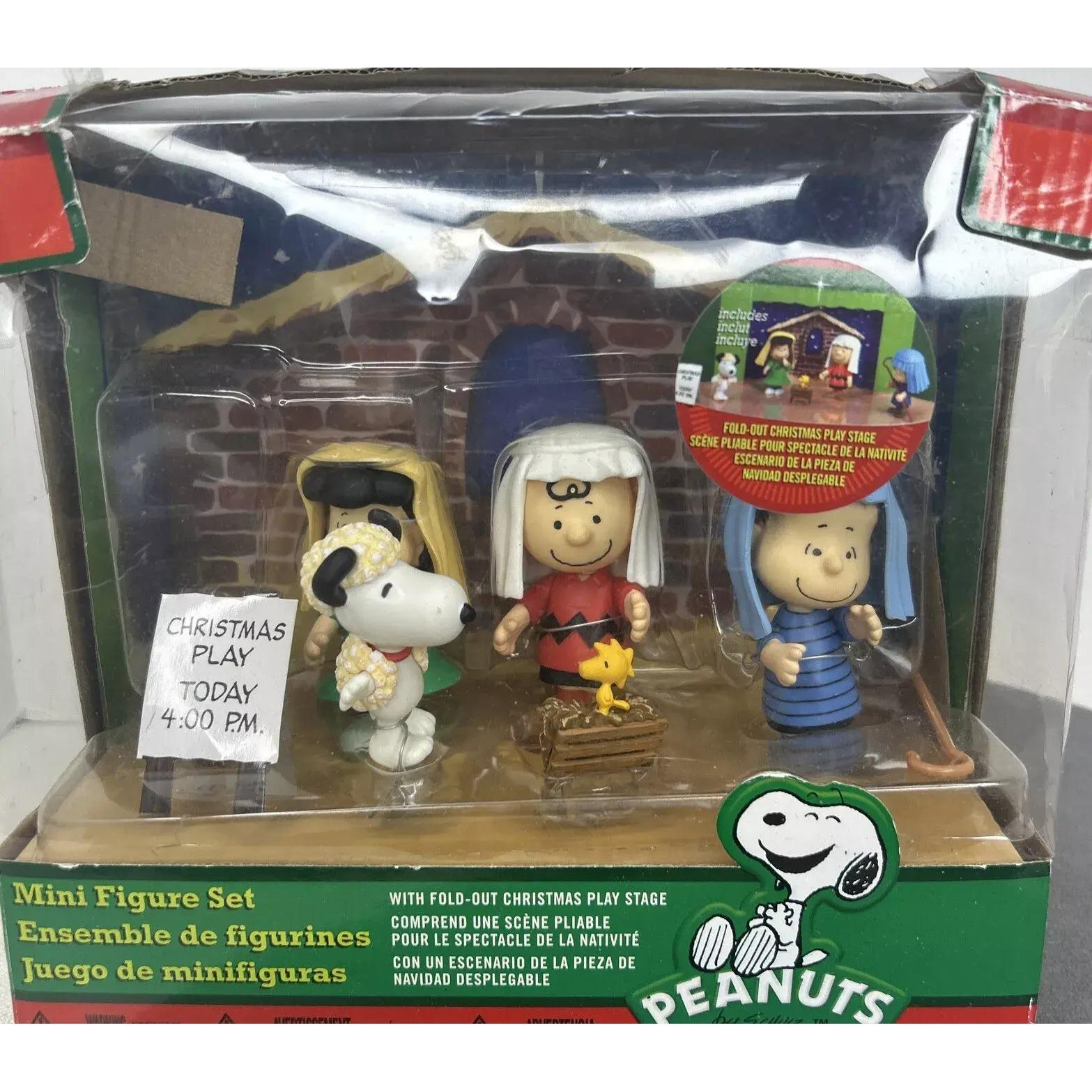 Peanuts Charlie Brown Mini Figure Set Fold Out Christmas Play Stage