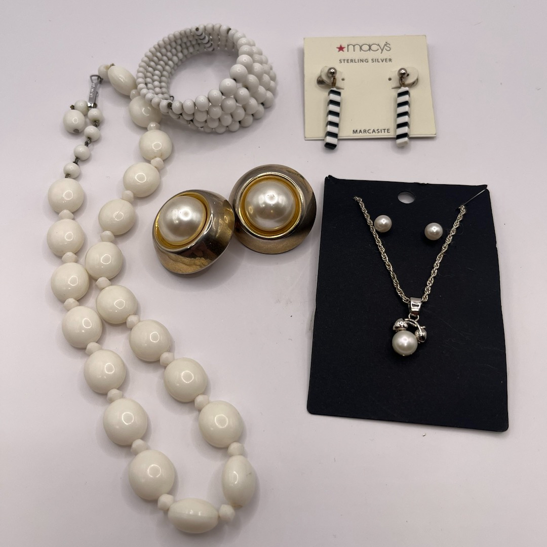 White Germany And Pearl Set