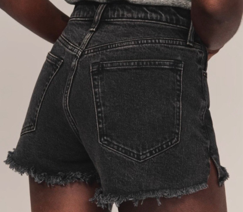 ARDENE HIGH RISE MOM SHORTS SIZE 13