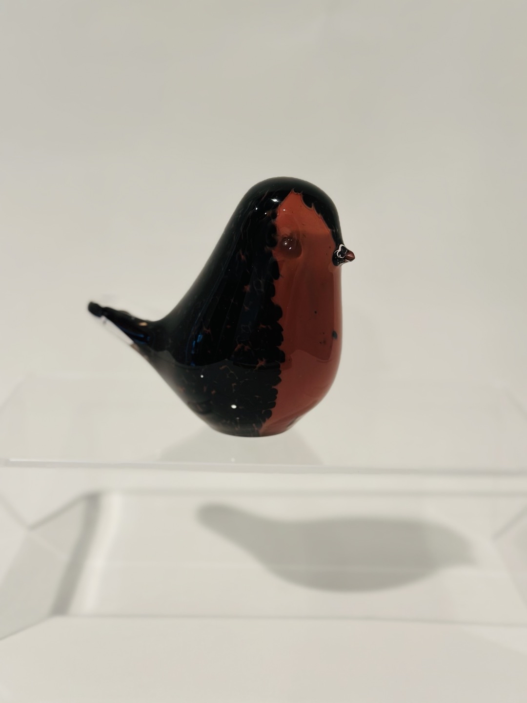 VINTAGE WEDGWOOD SPECKLED GLASS BIRD PAPERWEIGHT