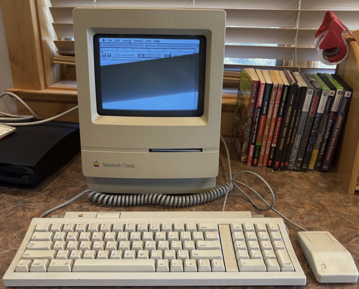 Apple Macintosh Classic Computer M0420 + ADB Keyboard & Desktop Bus ...