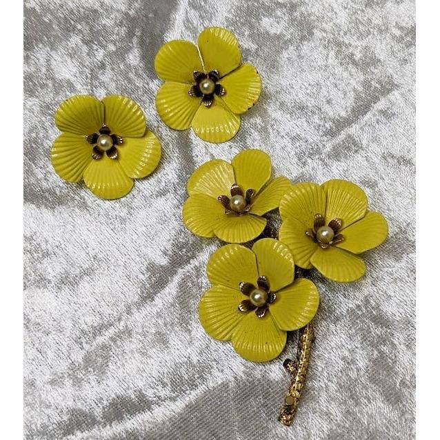 Vintage 1962 Sarah Coventry "Primrose" Yellow Enamel Flower Brooch and ...