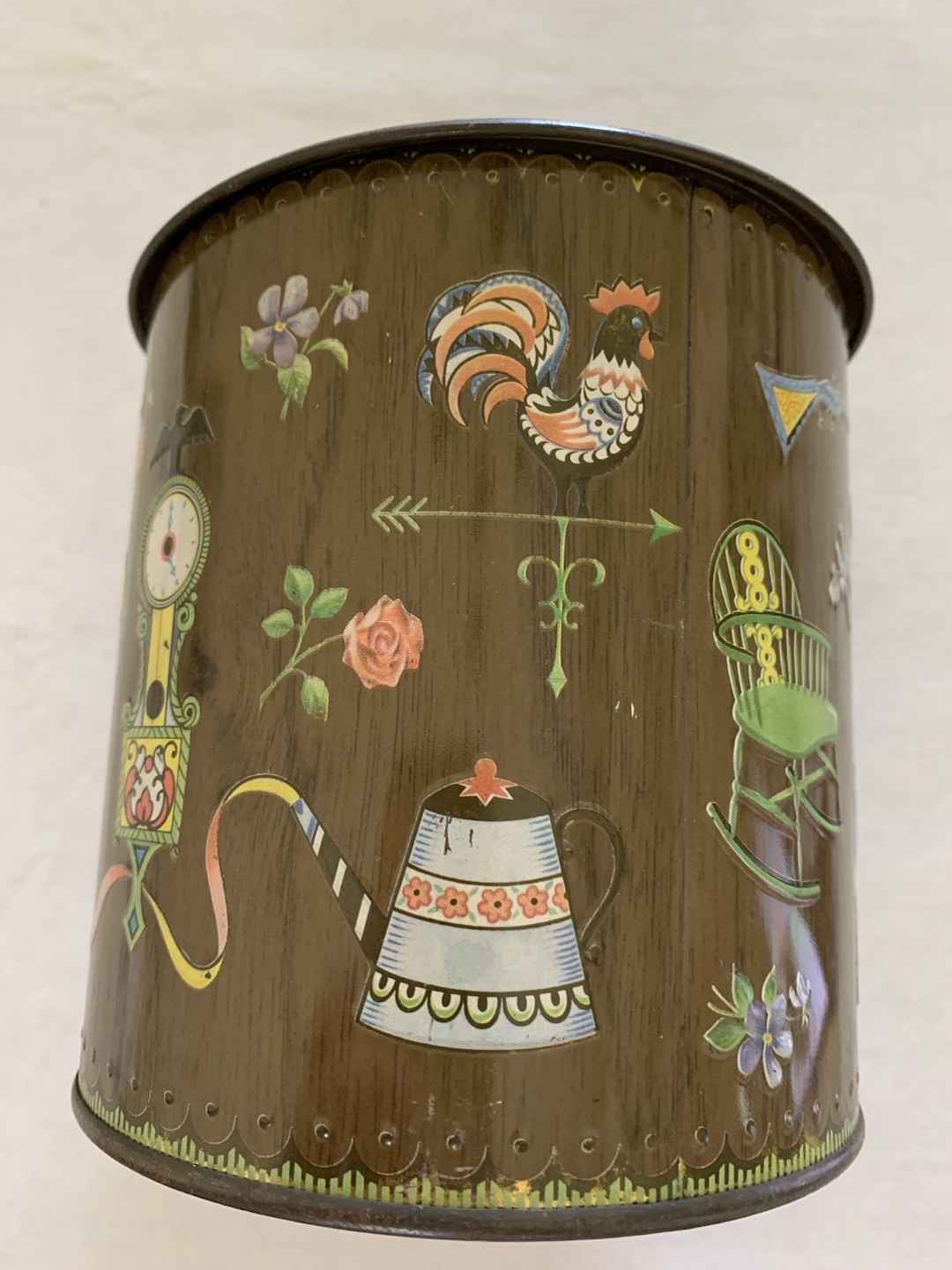 Vintage Decorative Tin Container By Daher Long Island NY Made In England