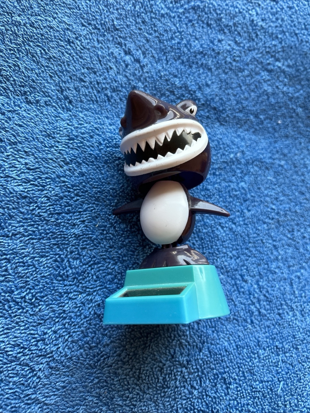 Solar-Powered Bobble Head Shark w/ Moving Head & Front Fins ~ Purple