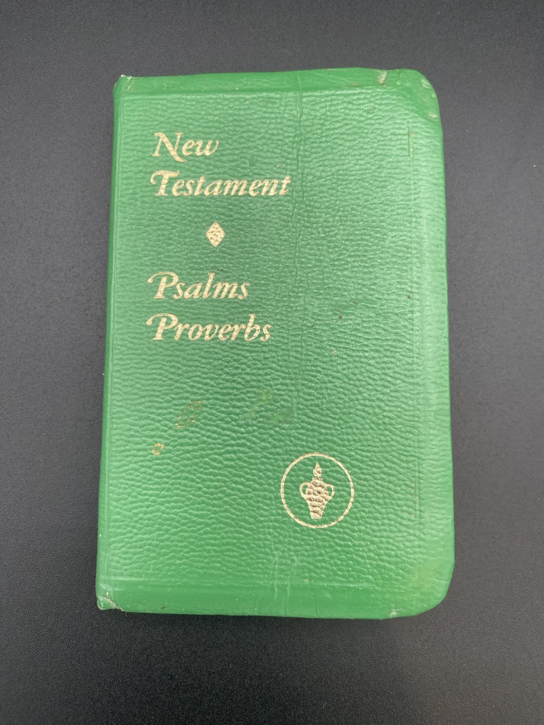 New Testament - Psalms Proverbs Green Leatherette Pocket Bible - 1974 ...