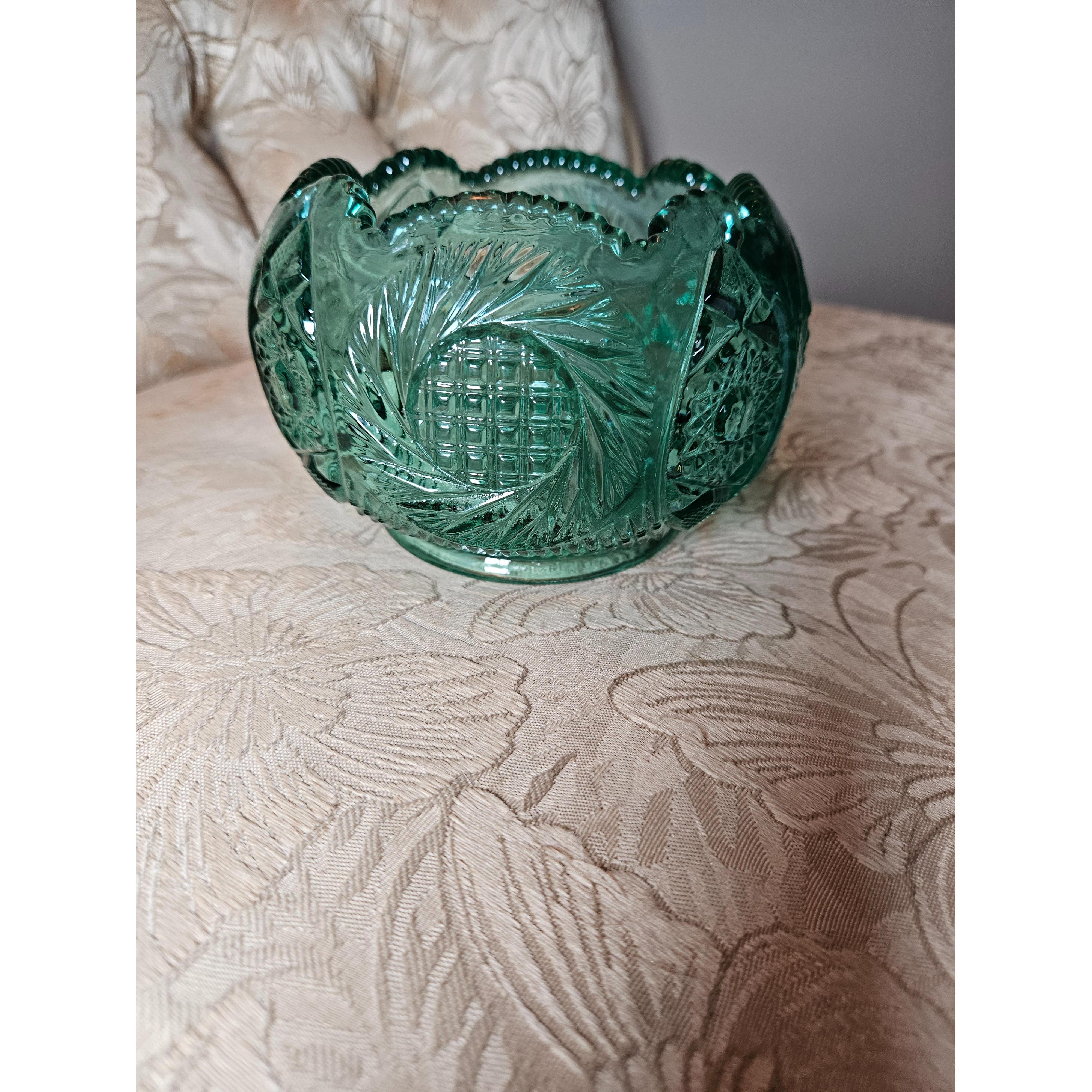 Vintage Fenton Starburst And Tree Spruce Green Rose Bowl Glows!