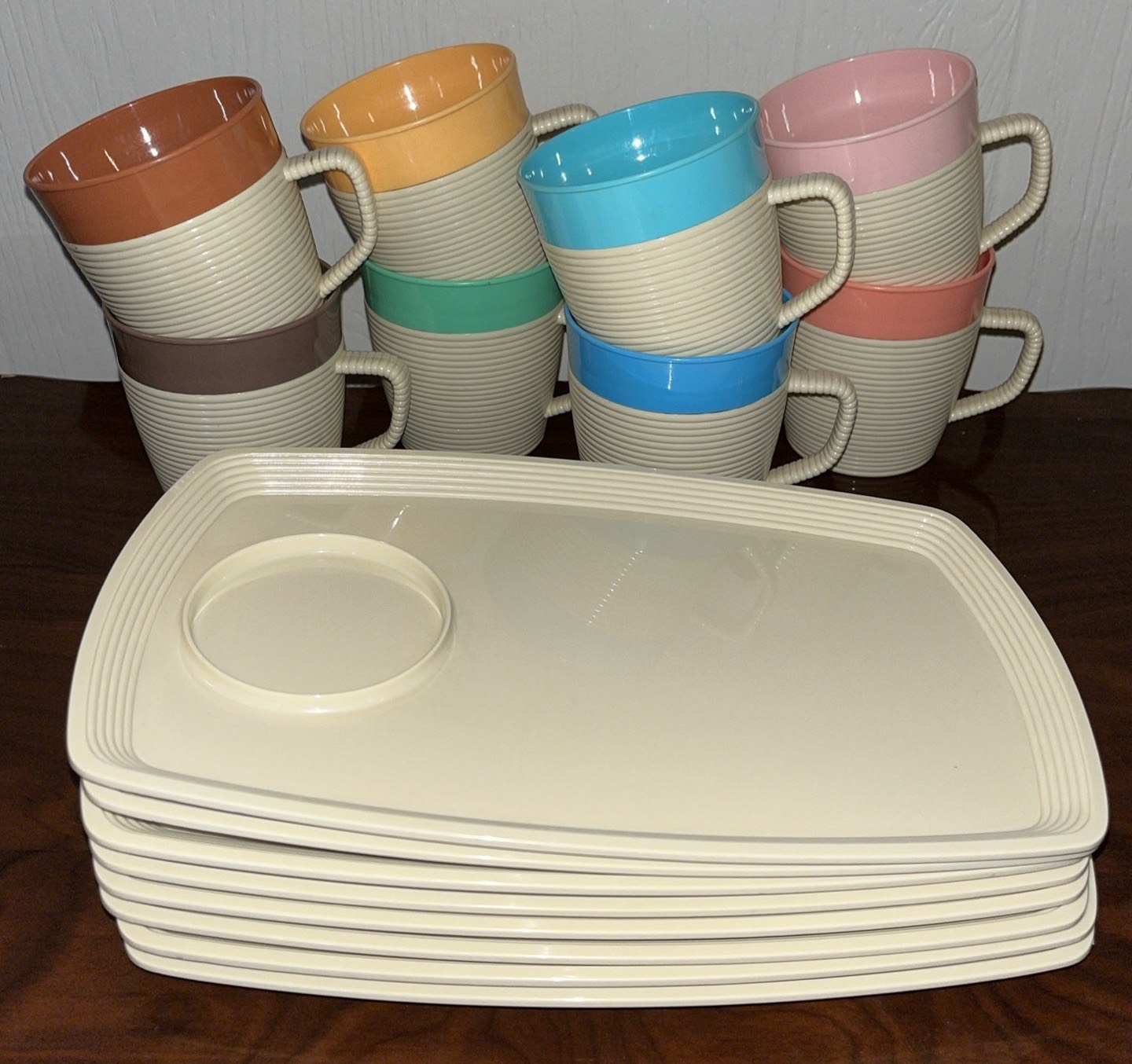 Vintage Thermo-Temp Raffiaware Plastic Ribbed Cups Mugs w/Snack Plates ...