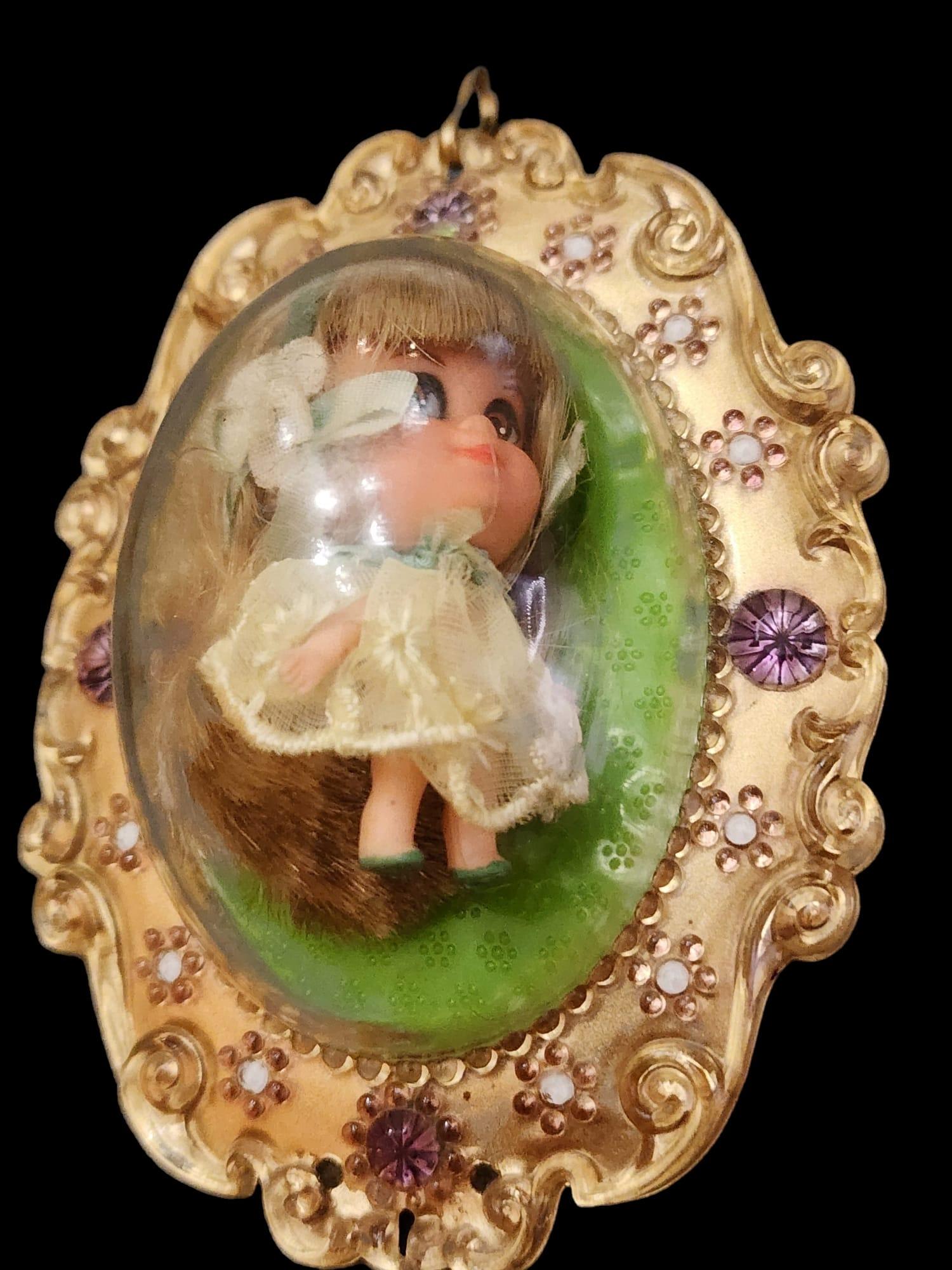 Vintage 1960s Little Kiddles Lou Locket (A4940)