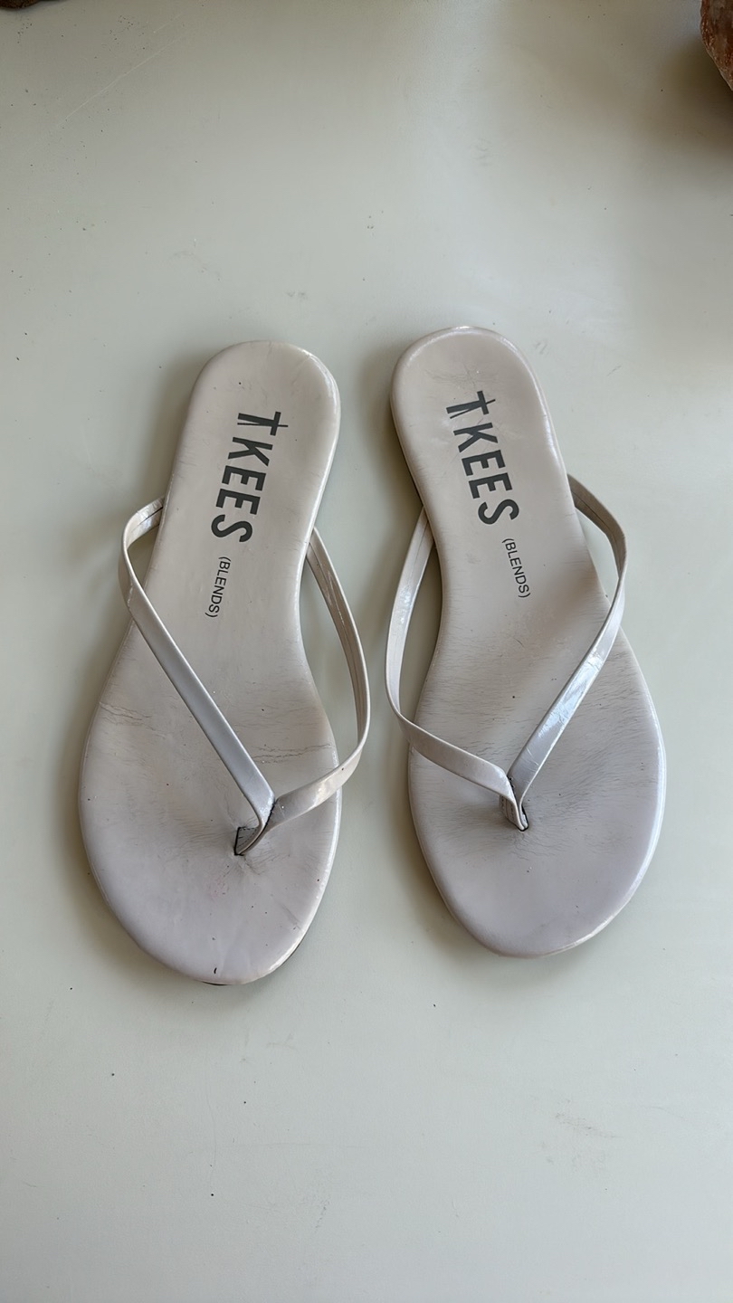 TKEES SIZE 5 blends nudes cream Thong Sandal