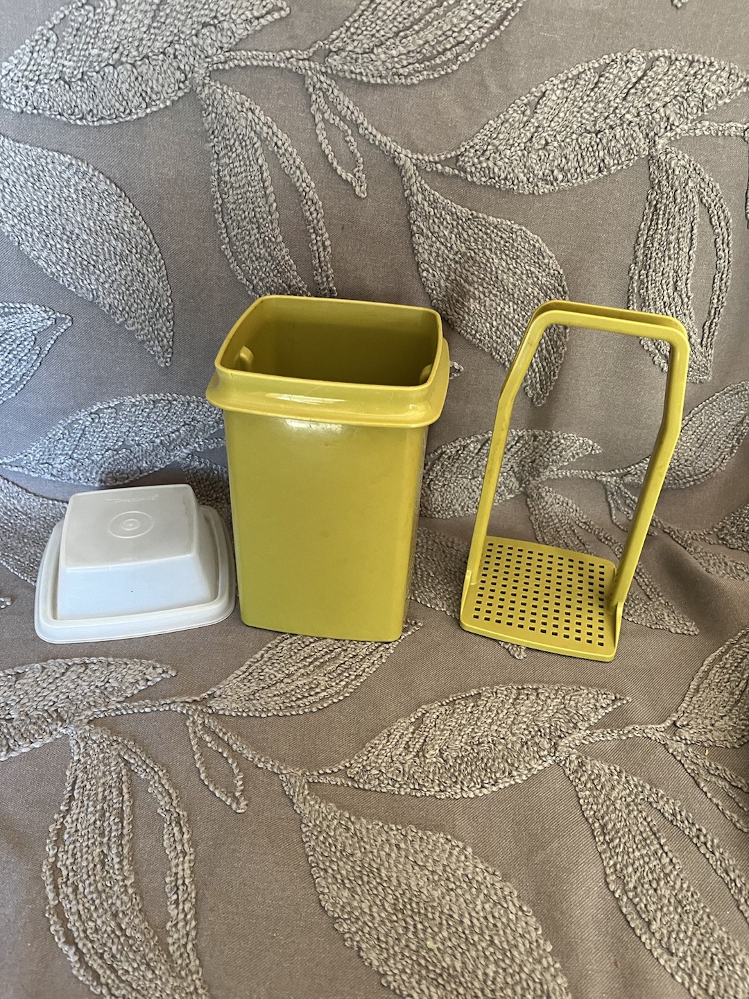 Tupperware Pick a Deli Pickle Keeper Avocado Green 1330-9 Complete Set ...