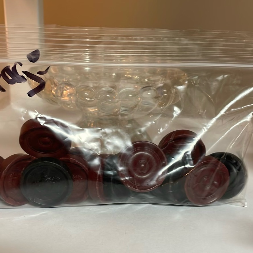 Vintage Hard Plastic Checkers (16)