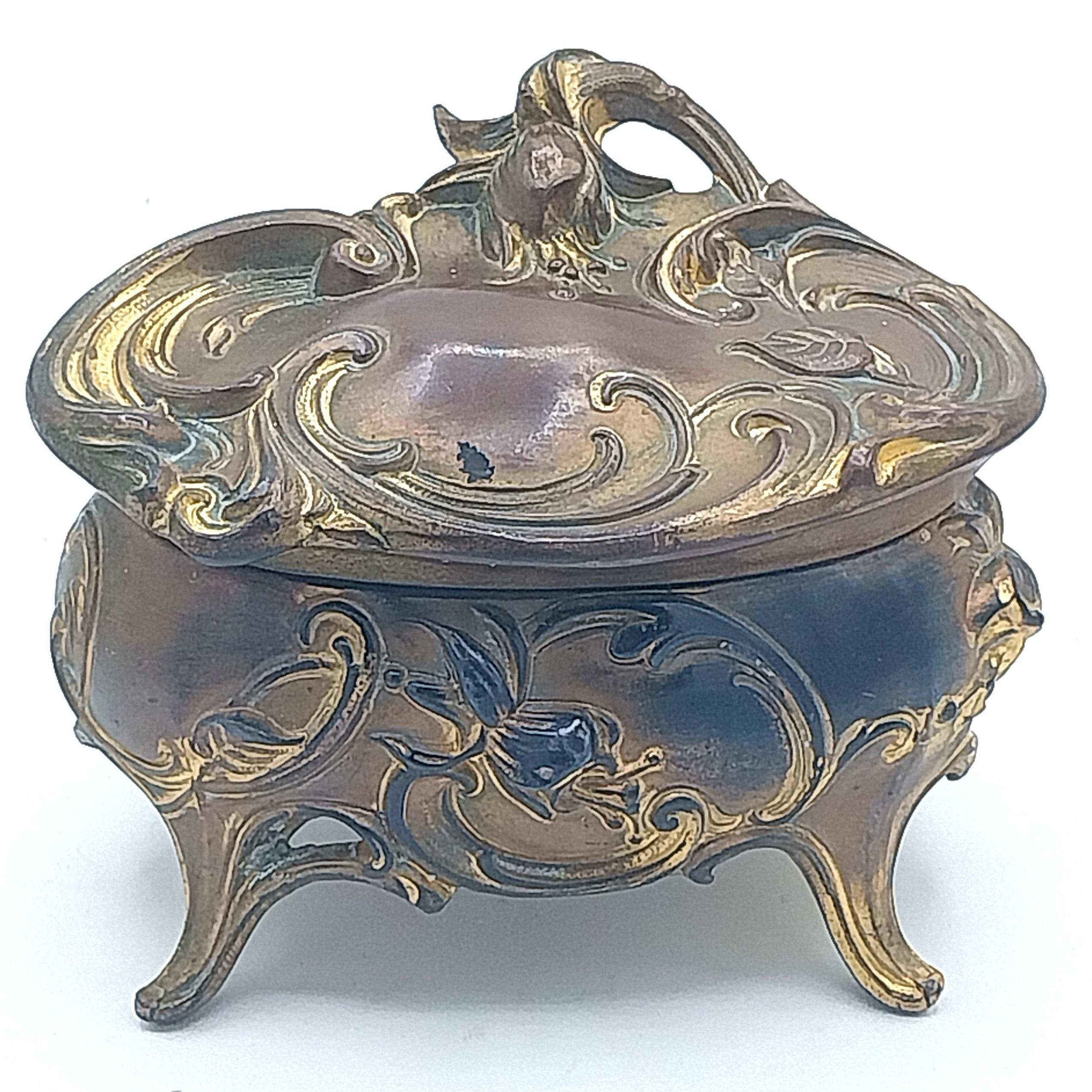 Art Nouveau Wb Mfg Co. Ornate Oval Pot Metal Jewelry Trinket Casket Box