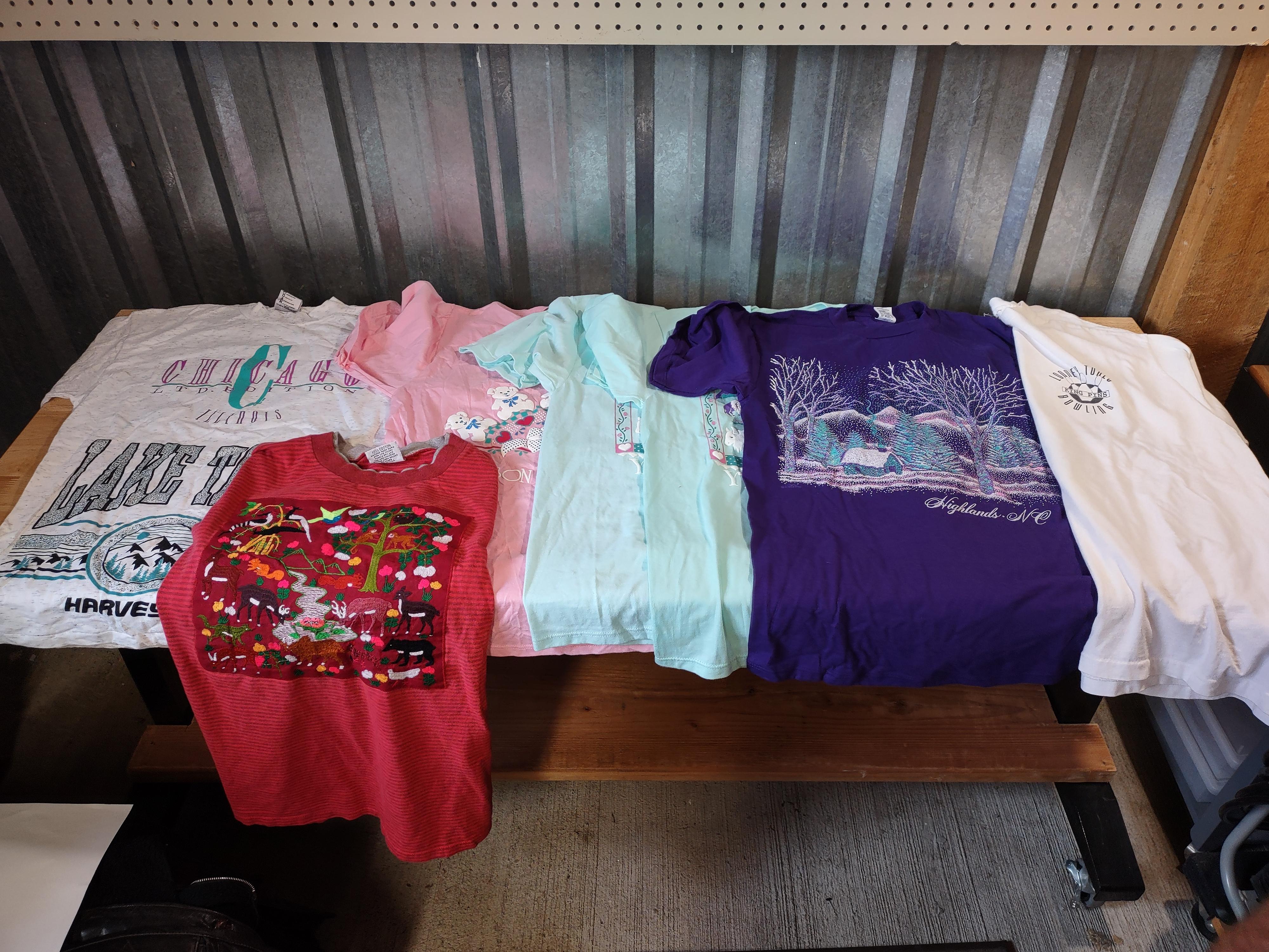 Lot of 7 Vintage Tee Shirts Printed Embroidered Looney Lunes Misprint ...