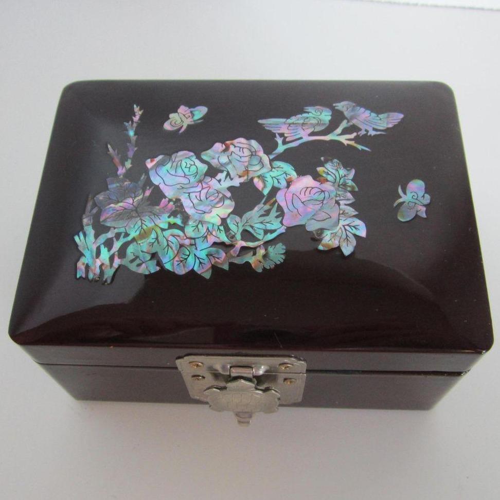 Vintage lacquer mother of pearl abalone with turtle latch jewelry box