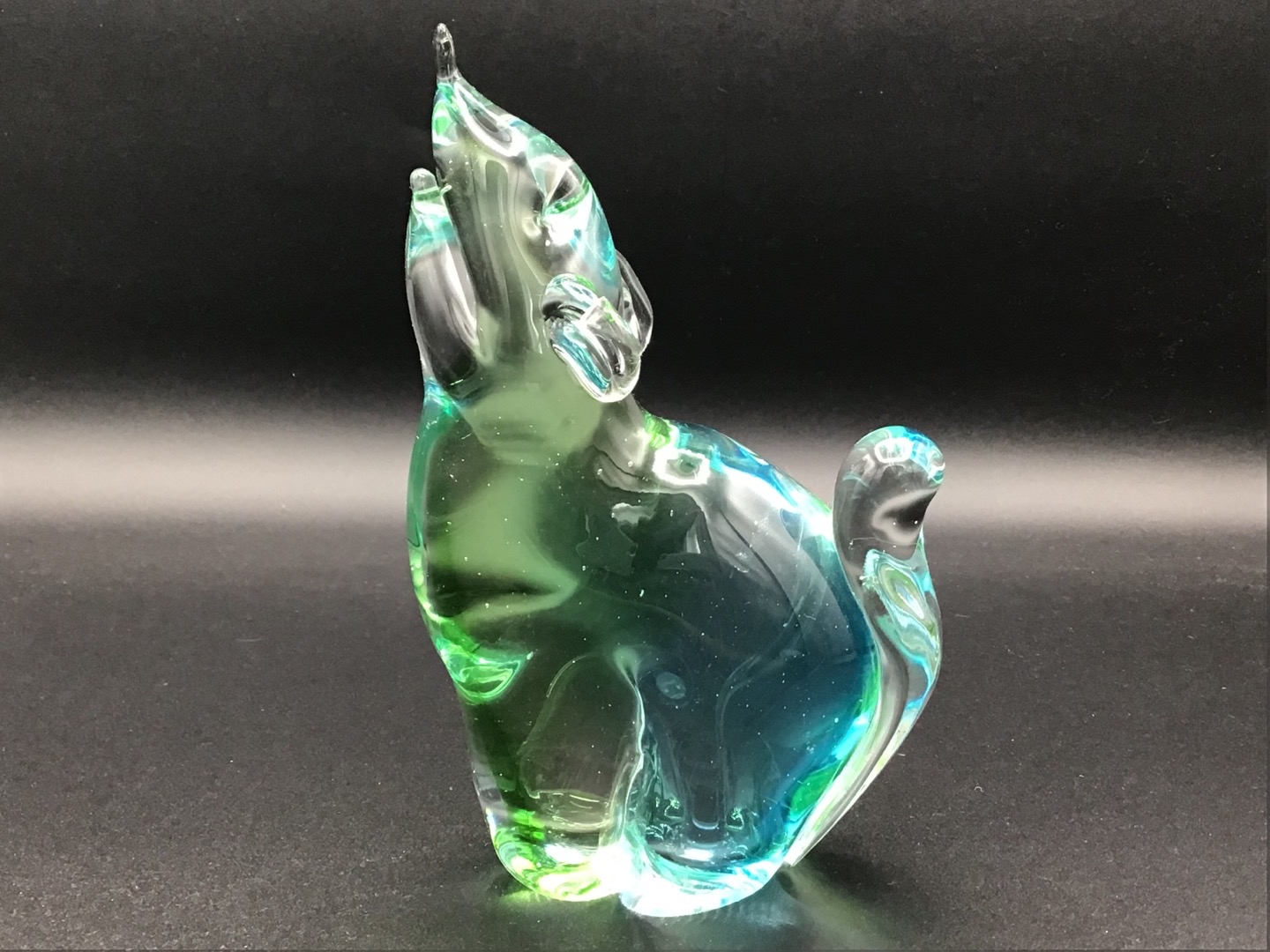 1428-Chalet Art Glass Howling Wolf Paperweight