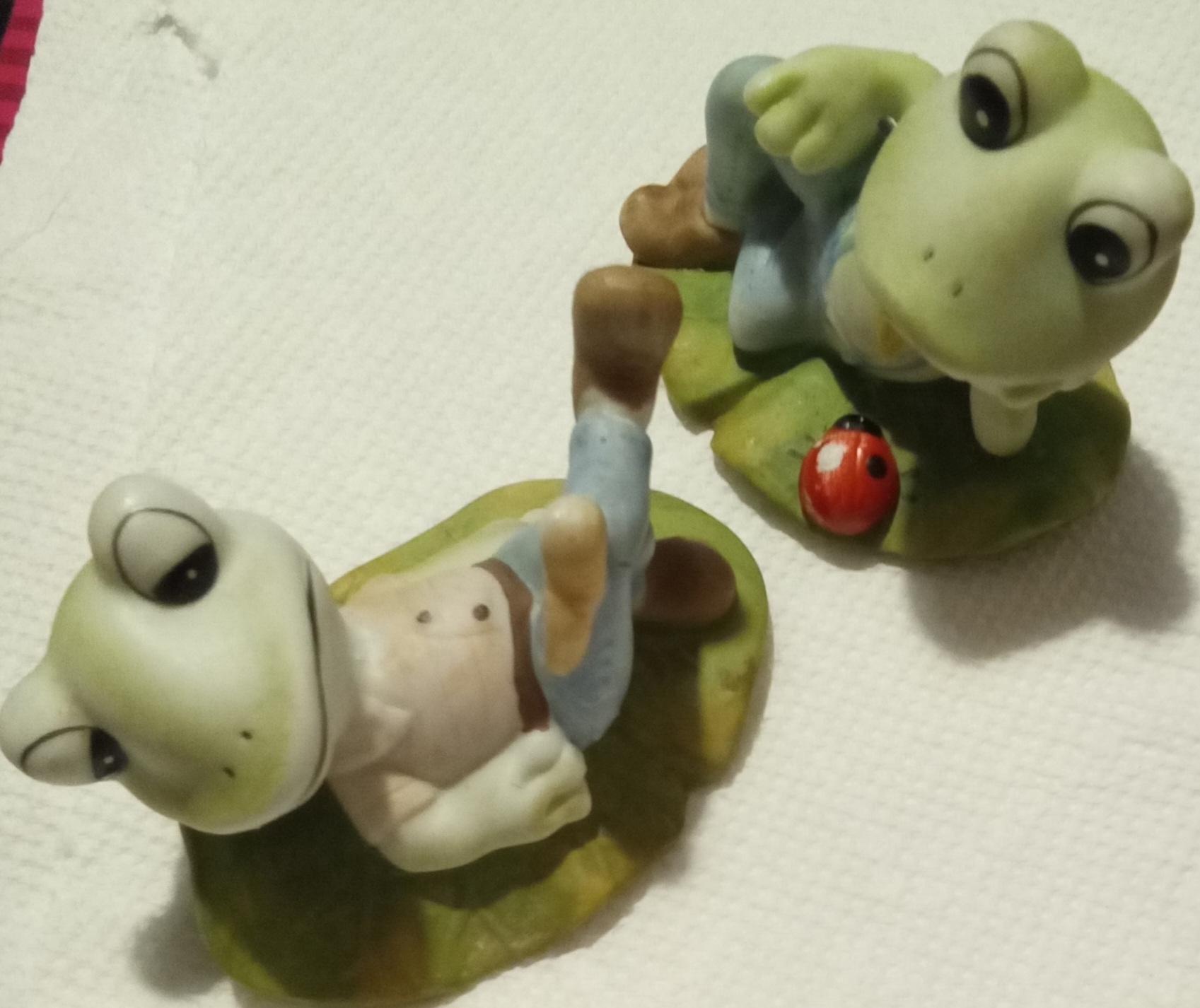 # 5 - Chillin' Frog Figurines with Ladybug Homeco