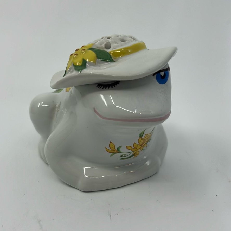 Avon Potpourri Winking Frog 4”