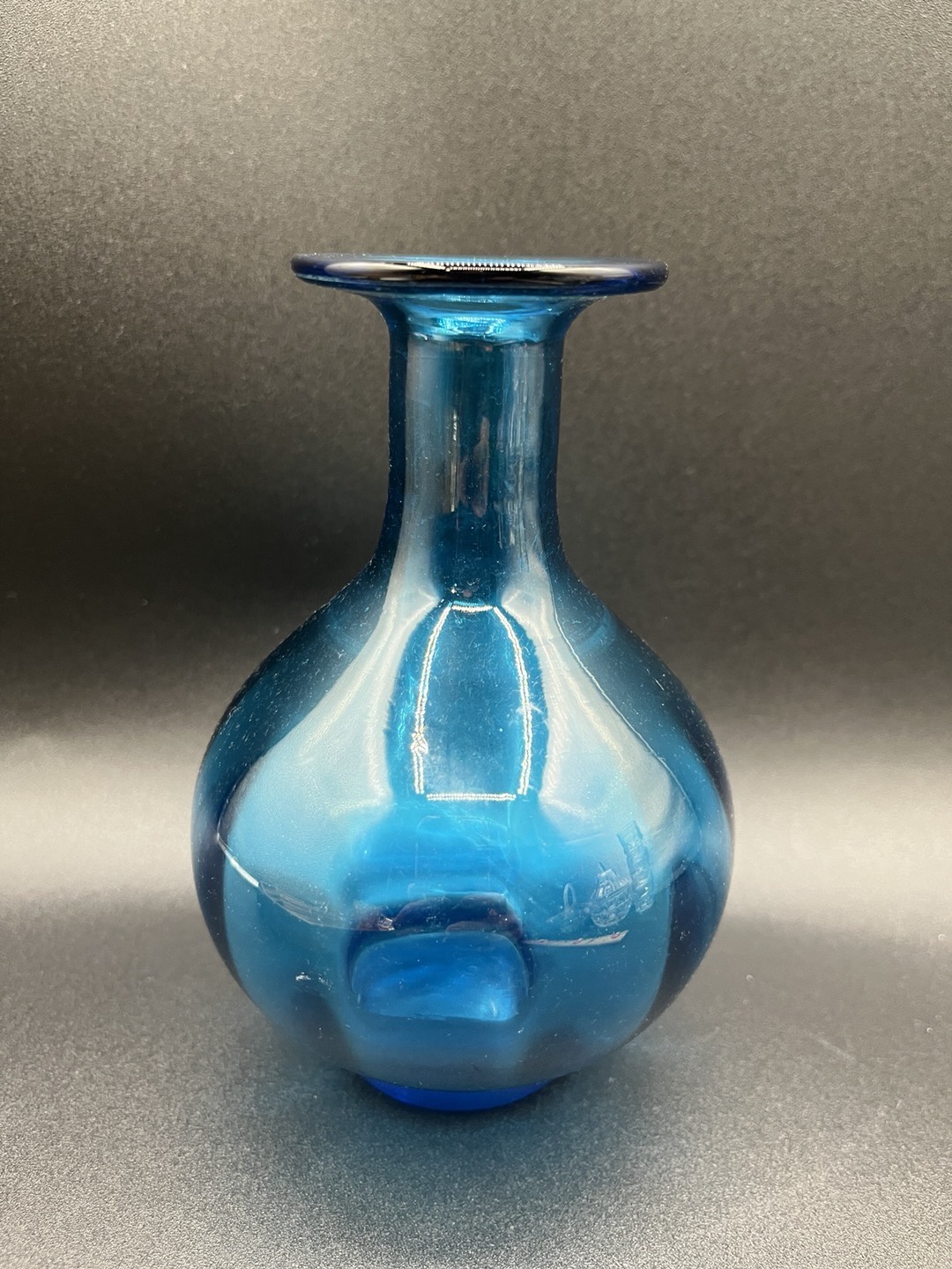Pretty Teal Blue Blown Art Glass Round Bottom Vase With Optics 5.5” READ