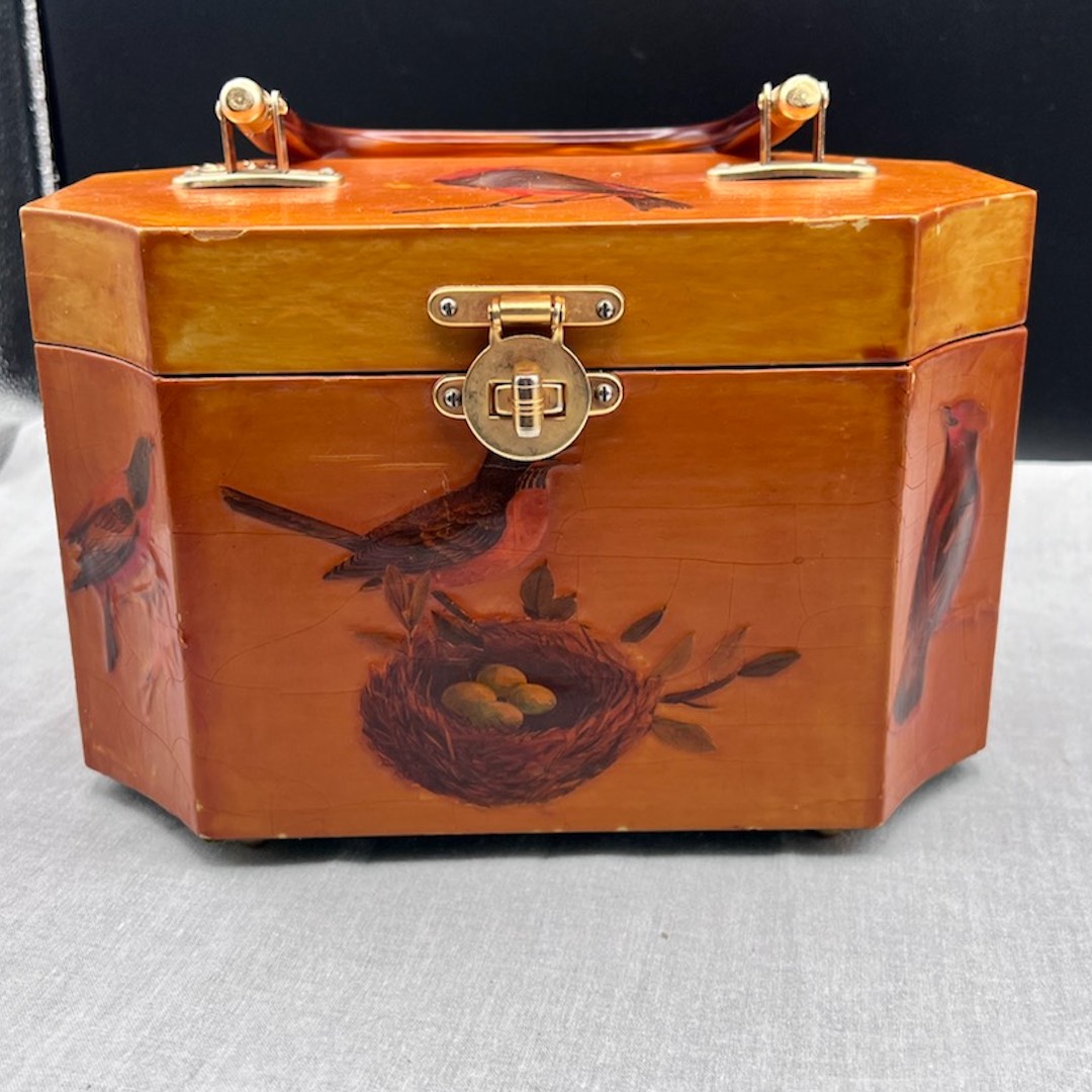 Beautiful Vintage Wooden Purse with Repose/Raised Birds on all Sides