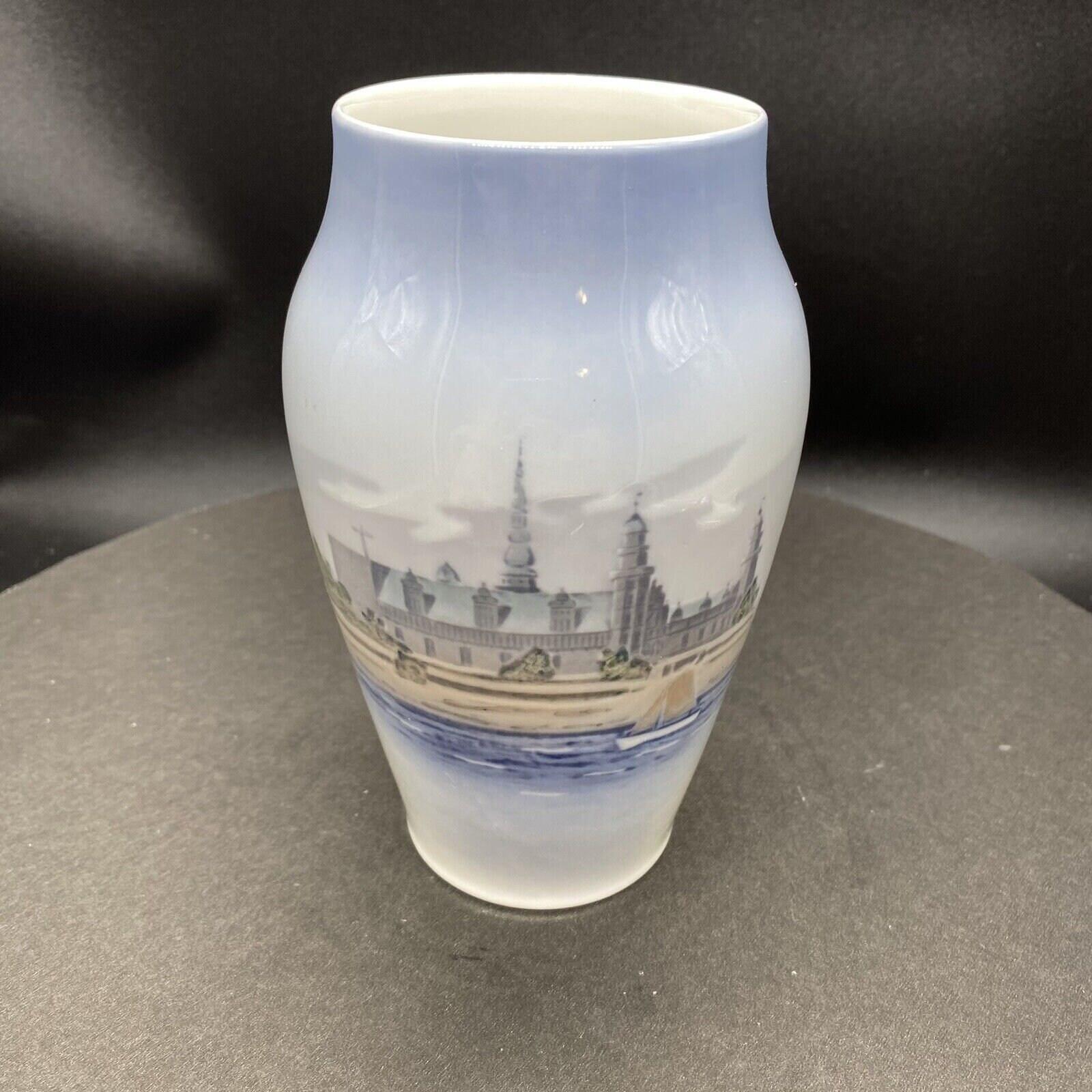 Royal Copenhagen Vase no. 4571 Vintage Kronborg Motif Underglaze Blue ...
