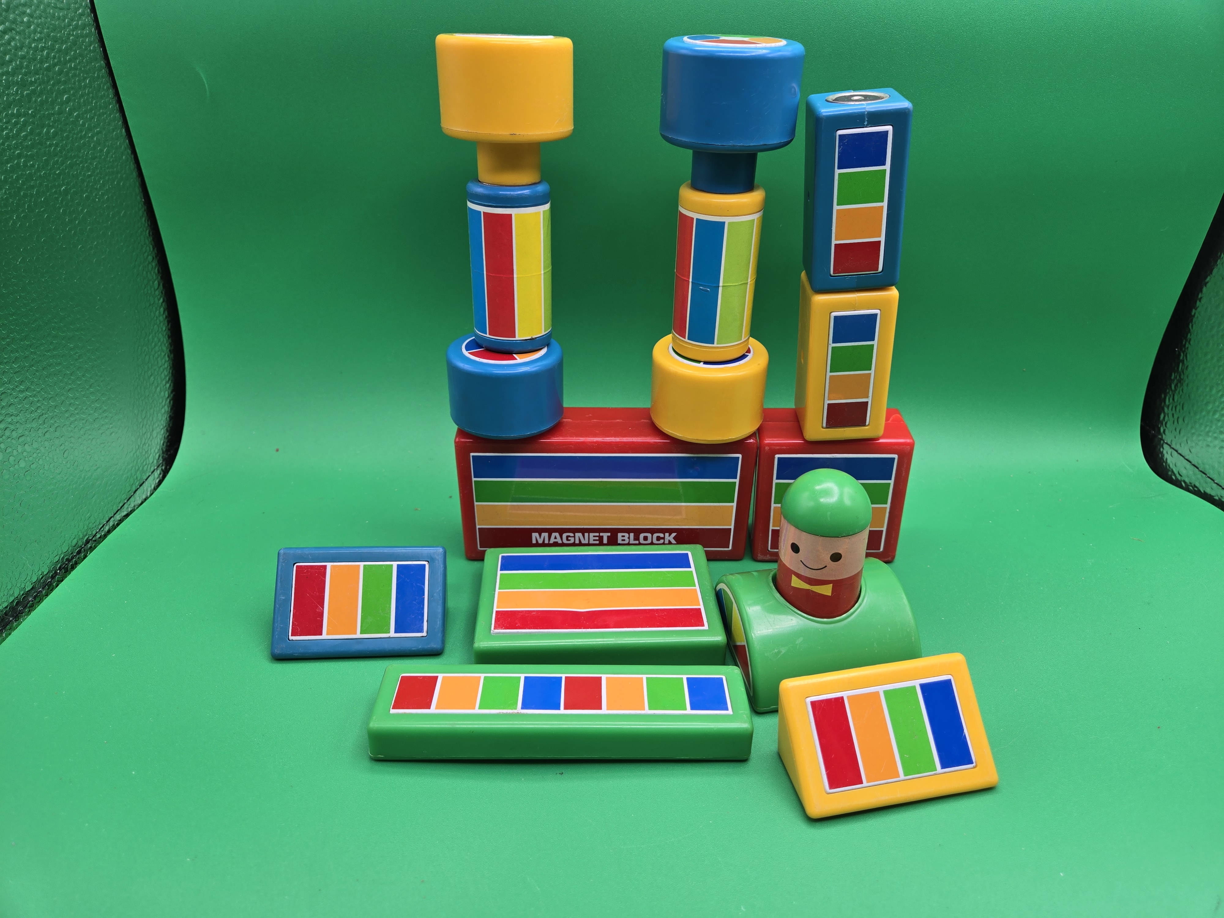 Vintage HilCO Magnetic Building Blocks - 16 Pieces - 1980's