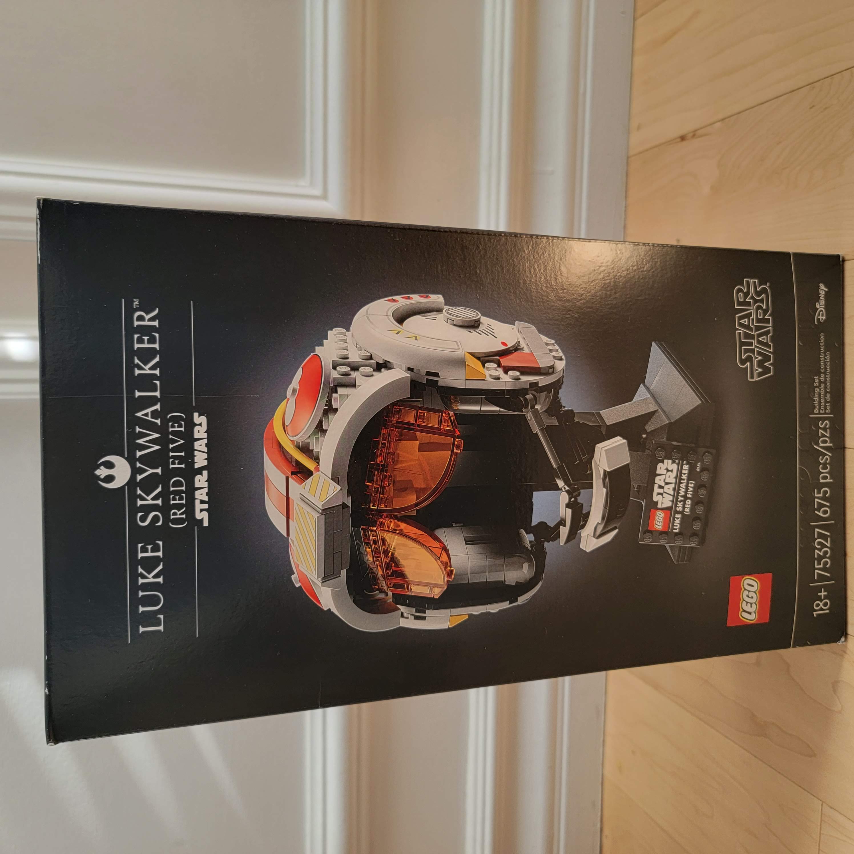 Lego Star Wars 75327 - Luke Skywalker Red 5 Helmet, New & Sealed