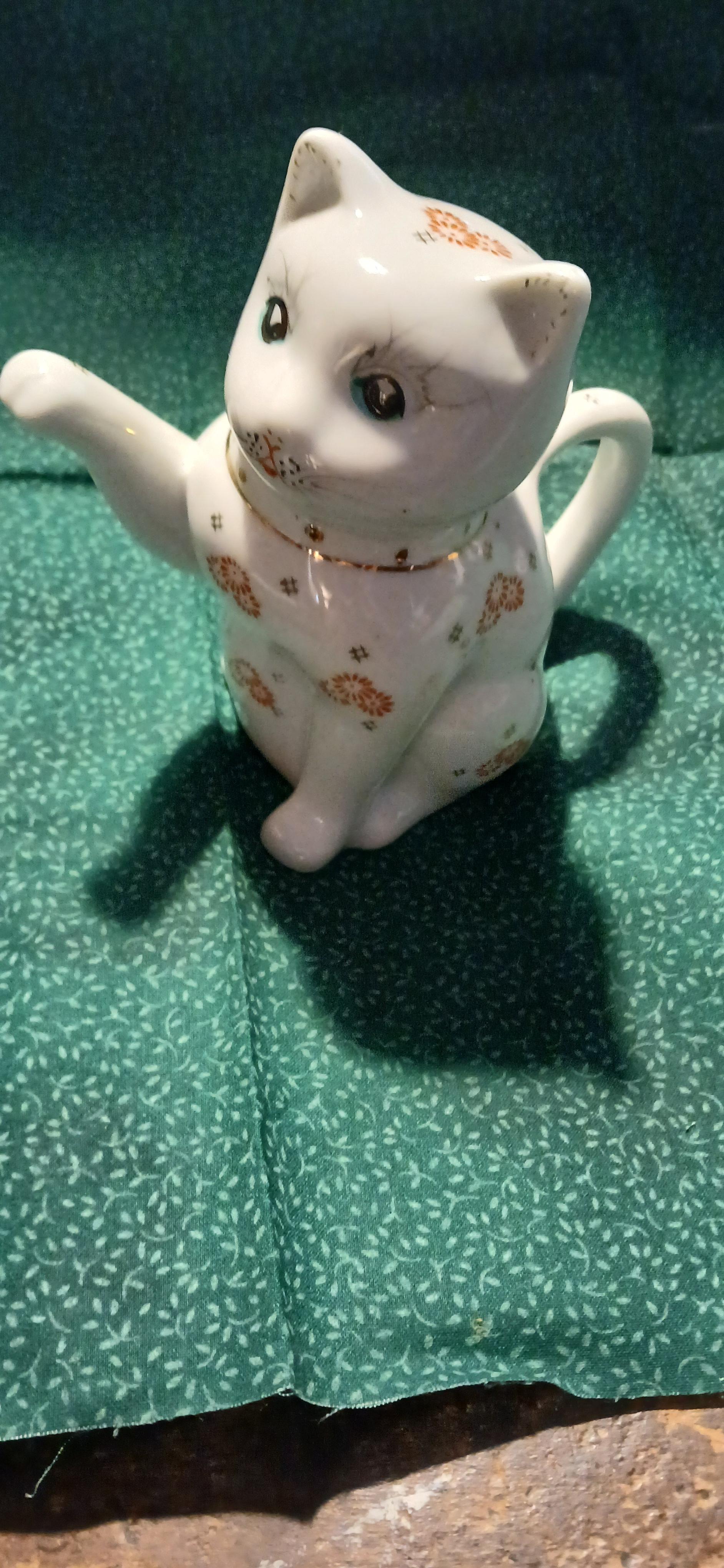 Vintage Ceramic Cat Creamer