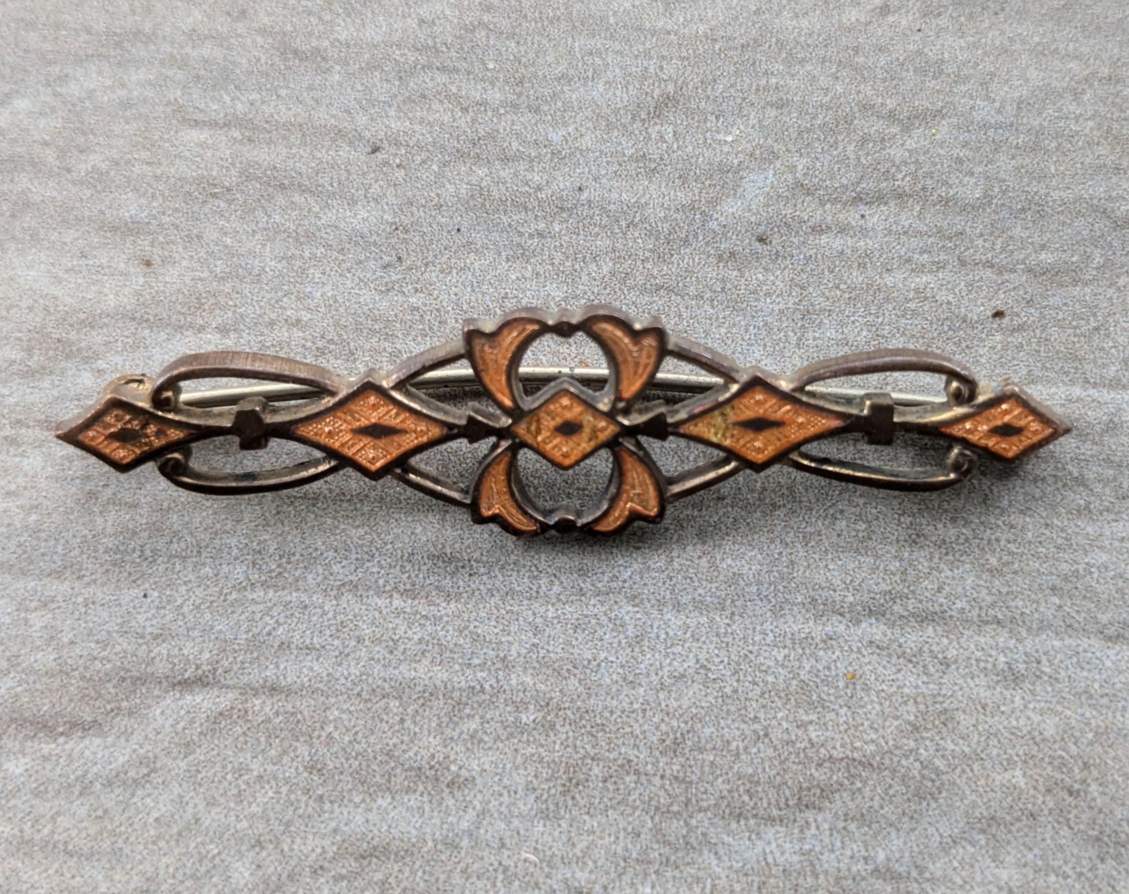 Antique Victorian Bar Brooch in Pale Apricot with C-clasp