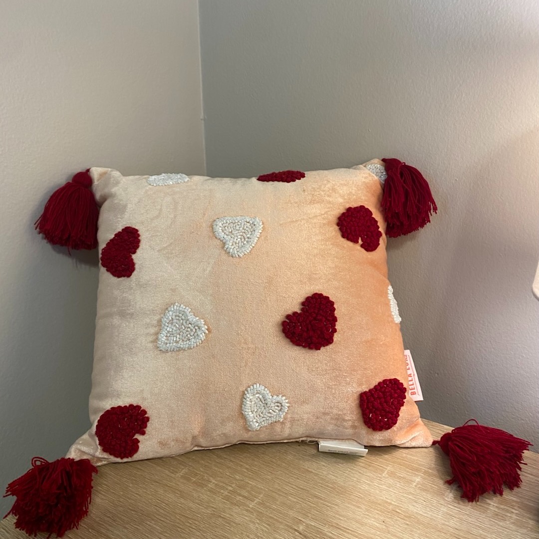 #01 Bella Lux Heart Pillow