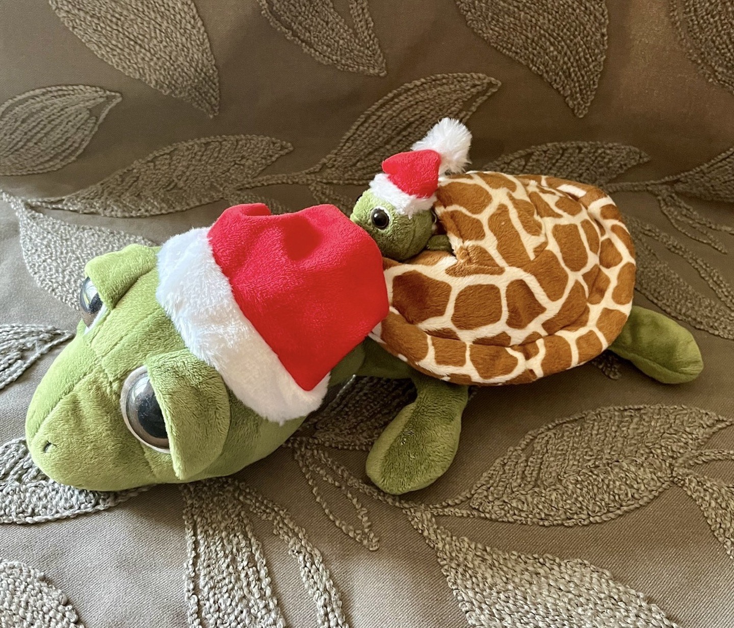 The Petting Zoo Sea Turtle Plush 12" Santa Hat Big Eyes Baby In Pocket ...