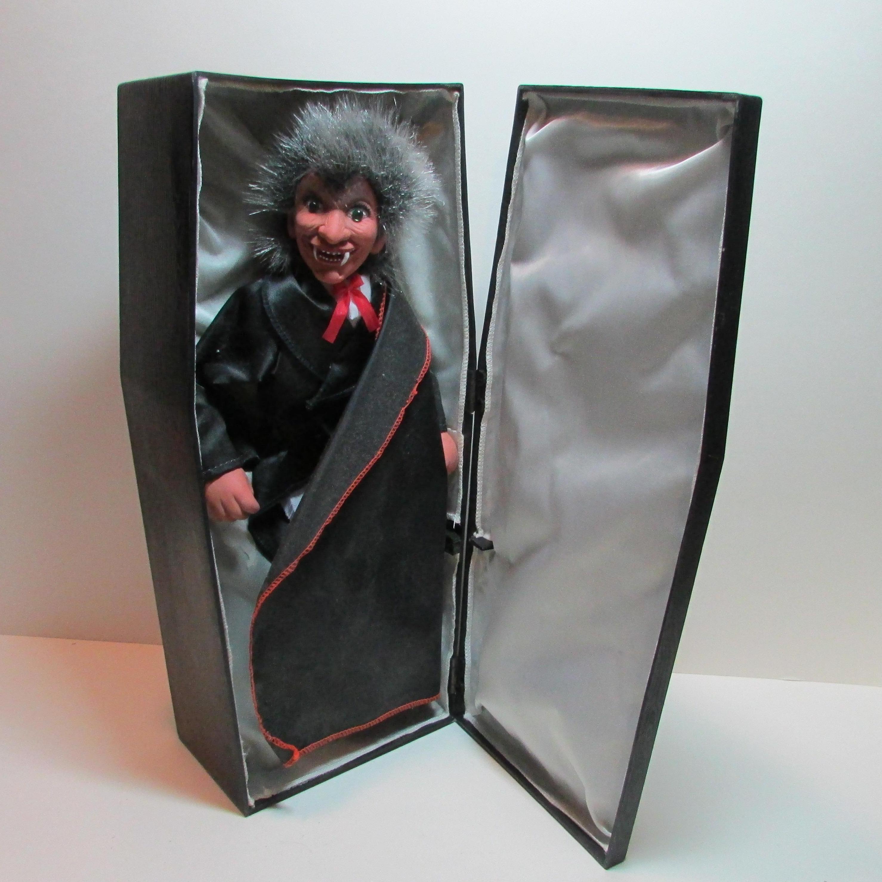 vintage 1990 Funny Toys Dracula vampire in coffin eyes light up and ...