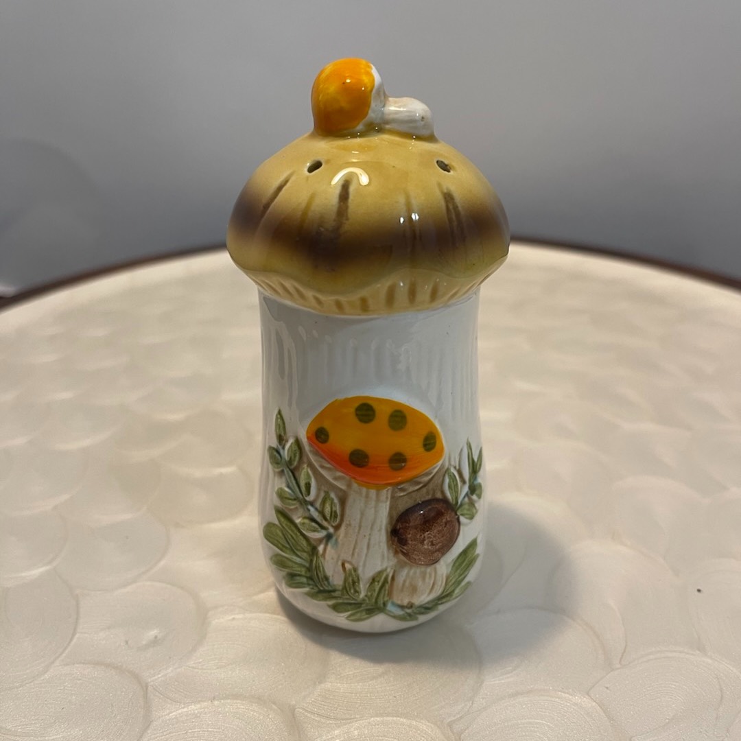 Merry Mushroom Salt/Pepper Shaker Sears Roebuck & Co Japan