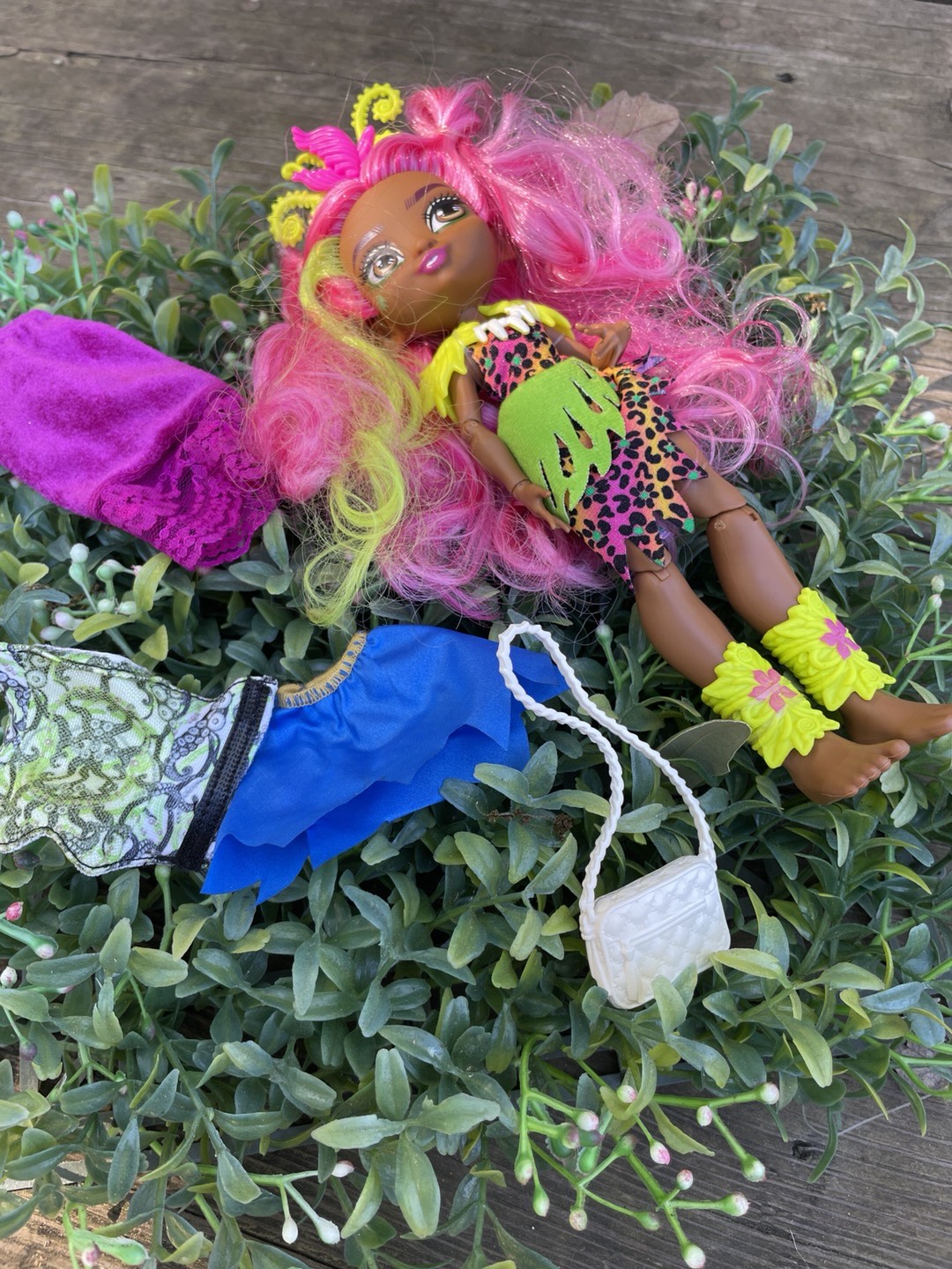 Mattel Cave Club Fernessa Doll (8-10-inch, Pink Hair)