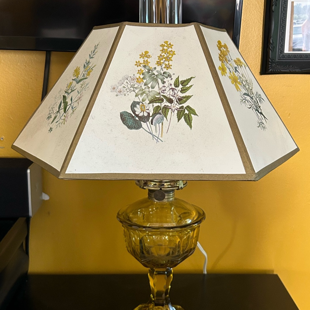 VINTAGE YELLOW CUT ETCHED OIL LAMP ELECTRIFIED WITH SHADE