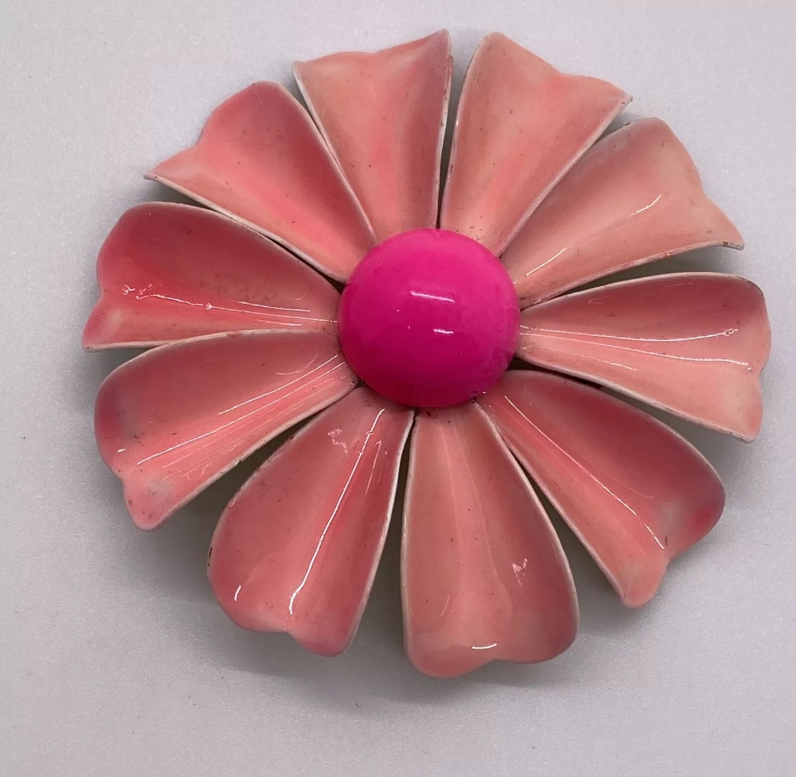 Vtg Neon Pink Metal Enamel Daisy Flower Petal Brooch Pin 2.25” no markings