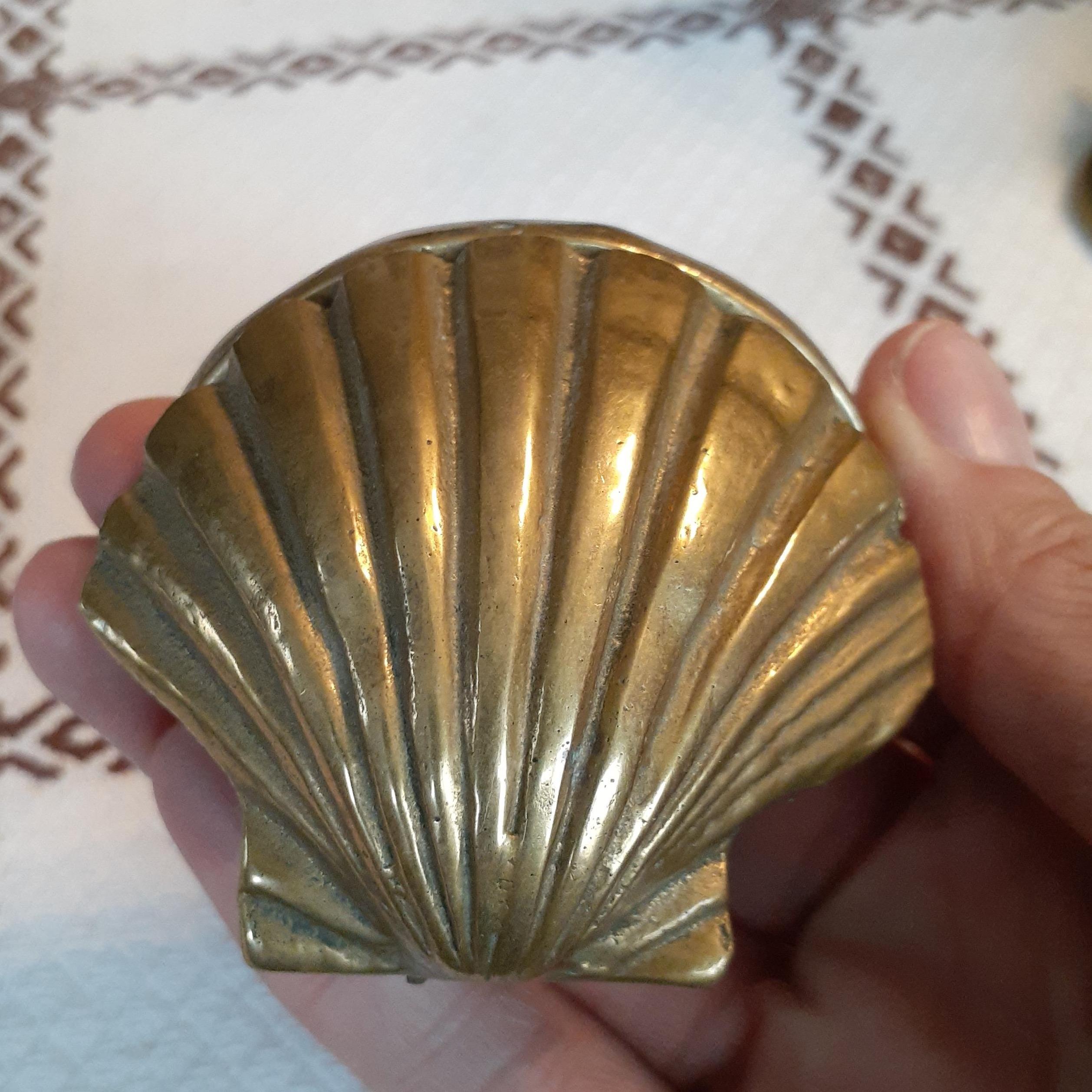 Brass Sea Shell Hall Mount Hook/Clip On