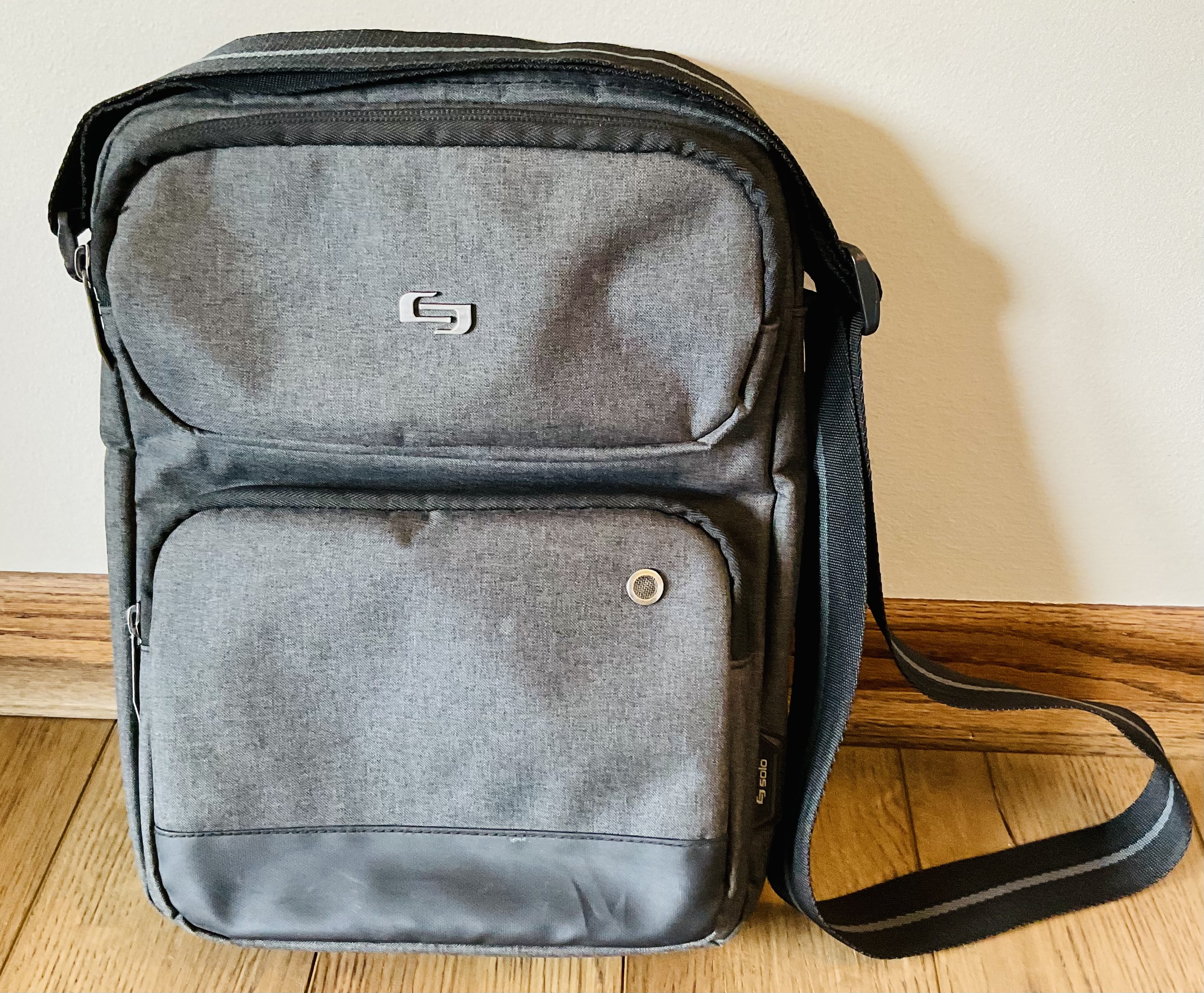 Solo Urban Universal 11-inch Tablet Sling Bag