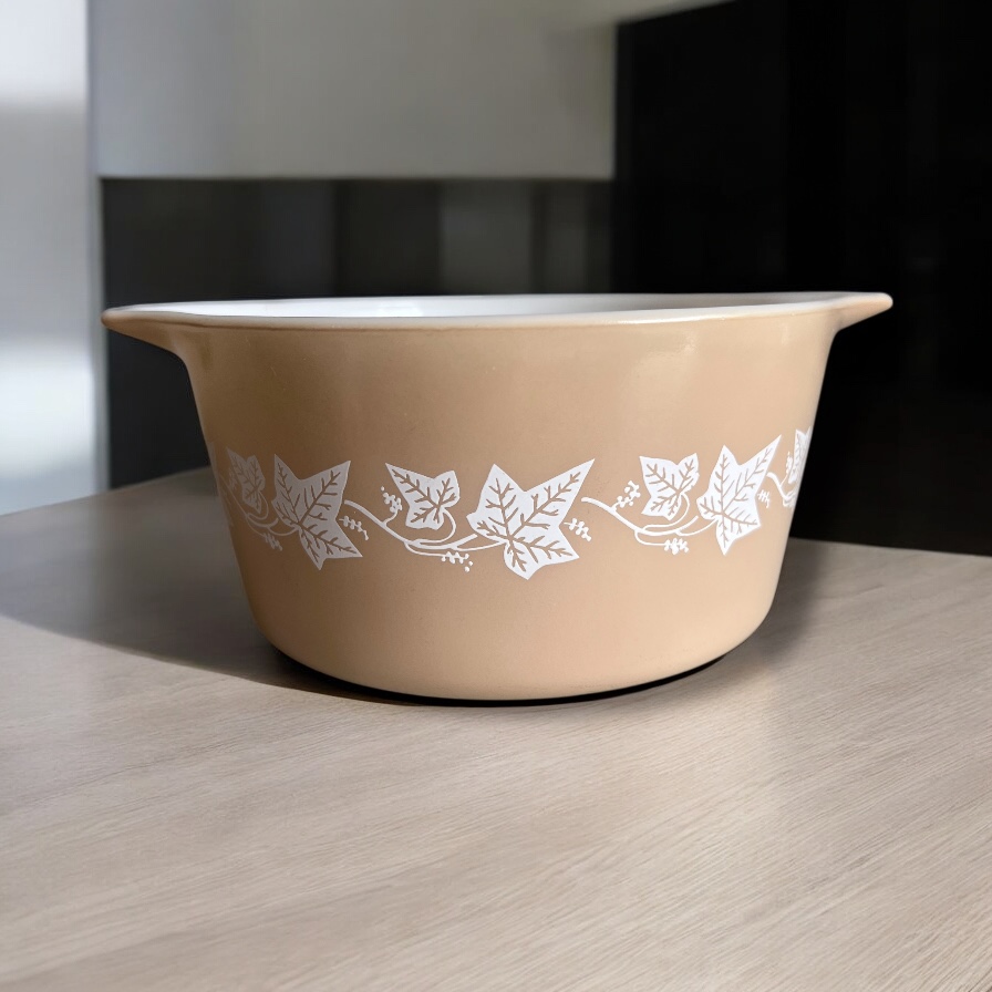 Vintage Pyrex Sandalwood Cinderella Round Casserole 473