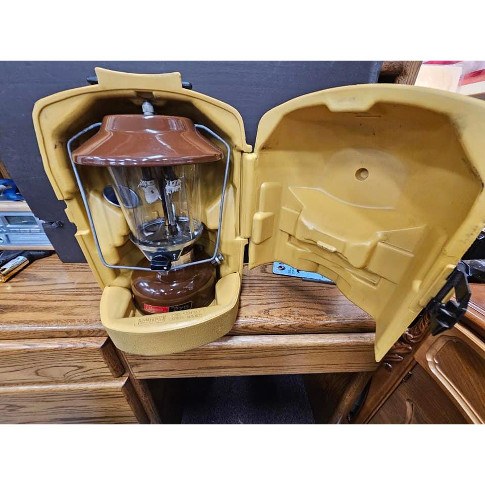 Coleman Model 275A Double Mantle Lantern WITH CARRY CASE